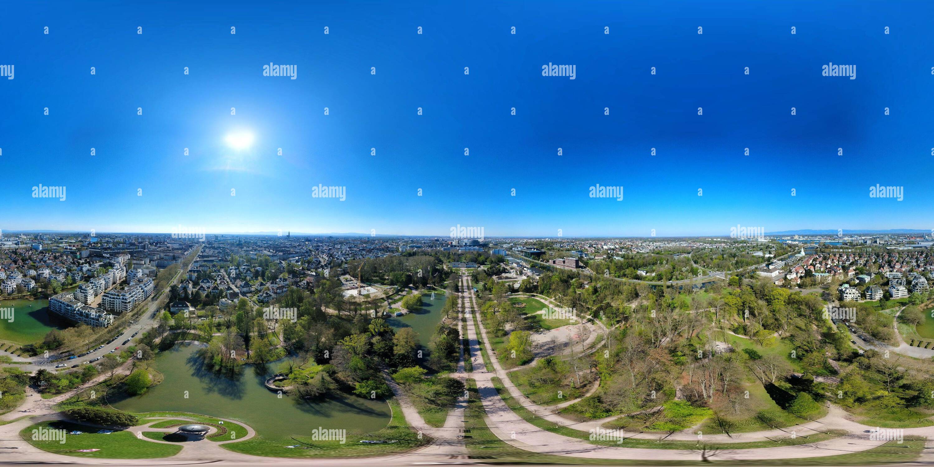 360° view of Strasbourg, Parc de l’Orangerie, vue aérienne 360° - Alamy