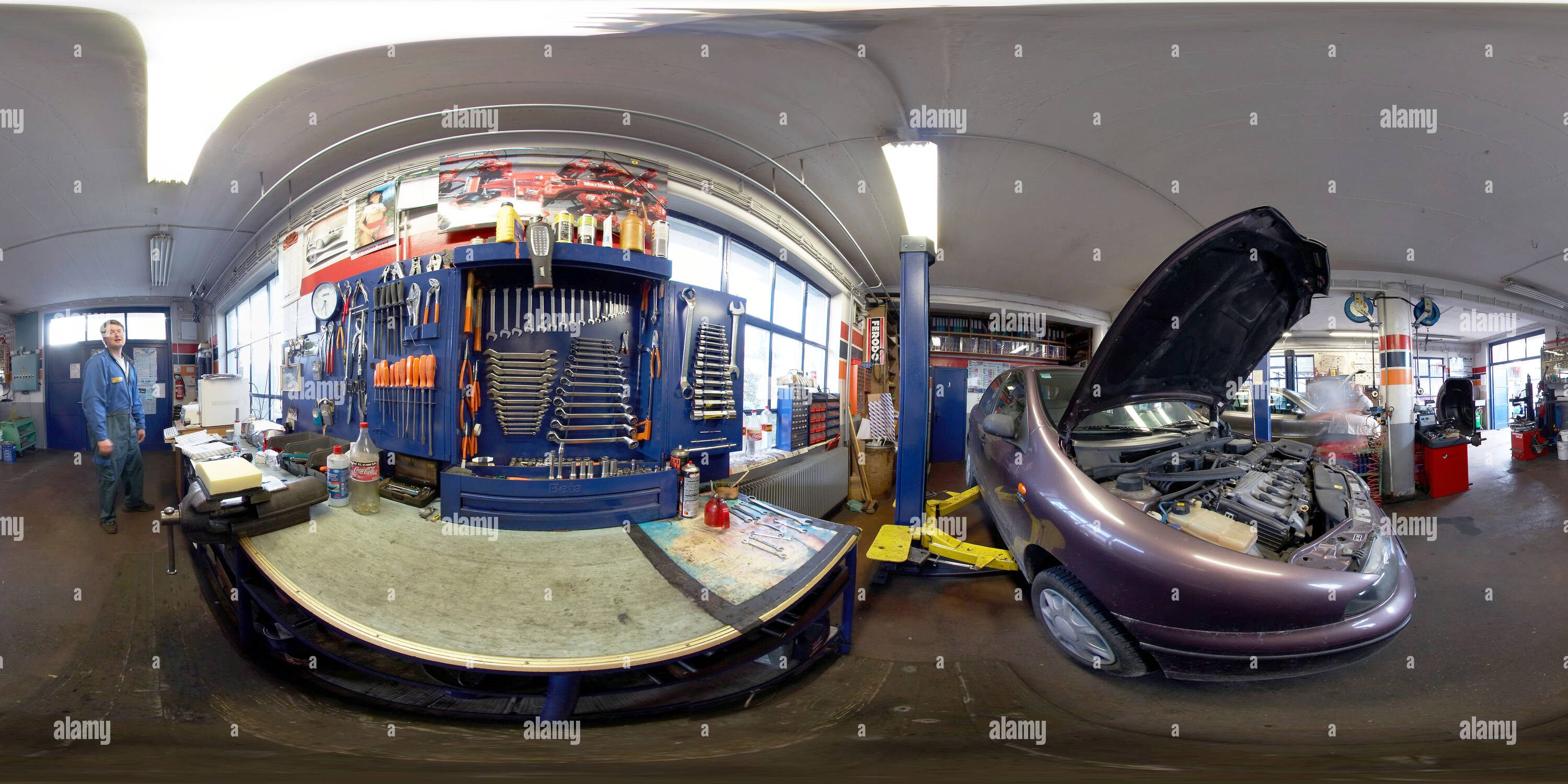 360° view of Kavčič car repair shop - Alamy