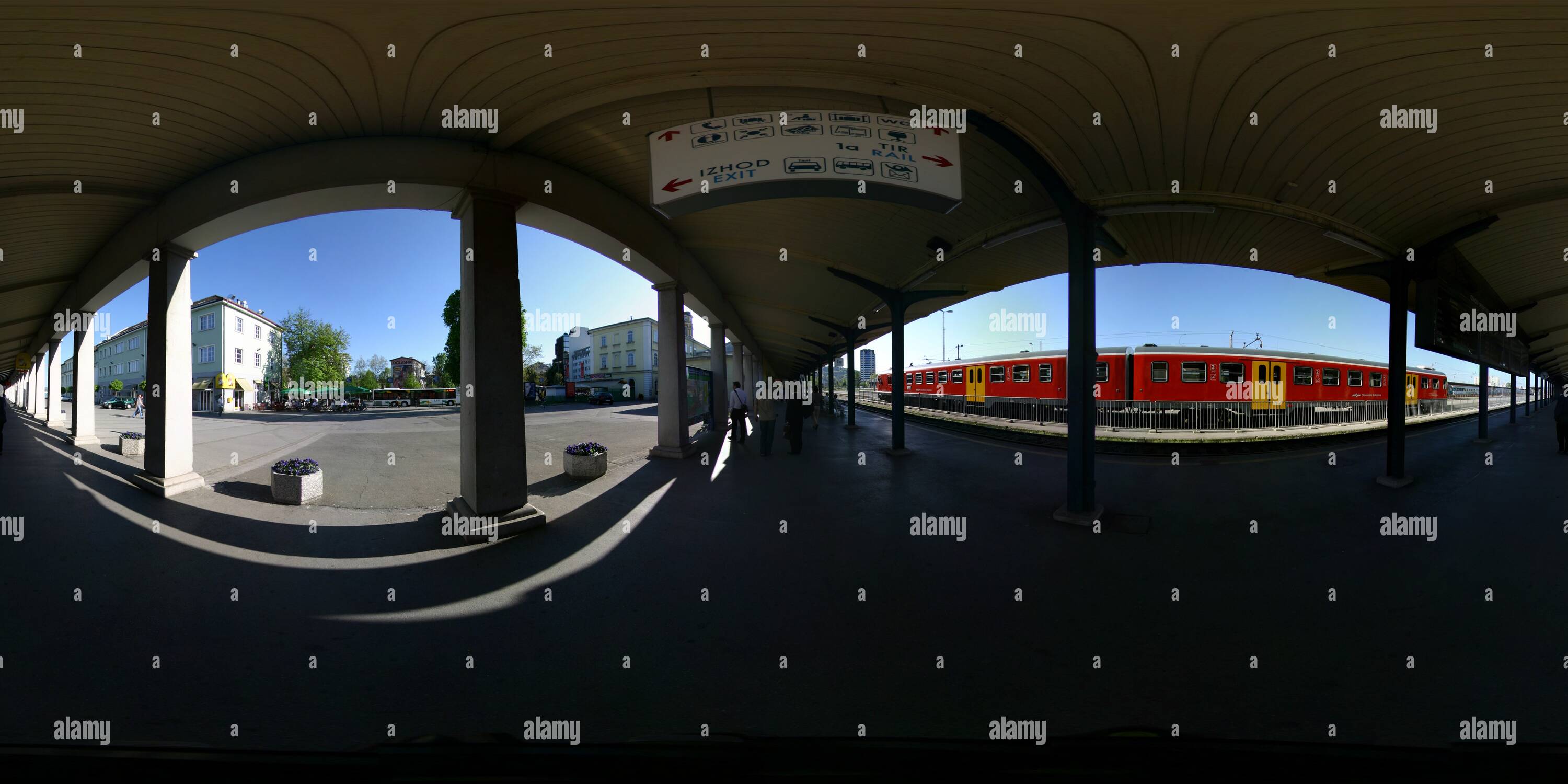 360° view of Railway Station - rail 1 - Alamy