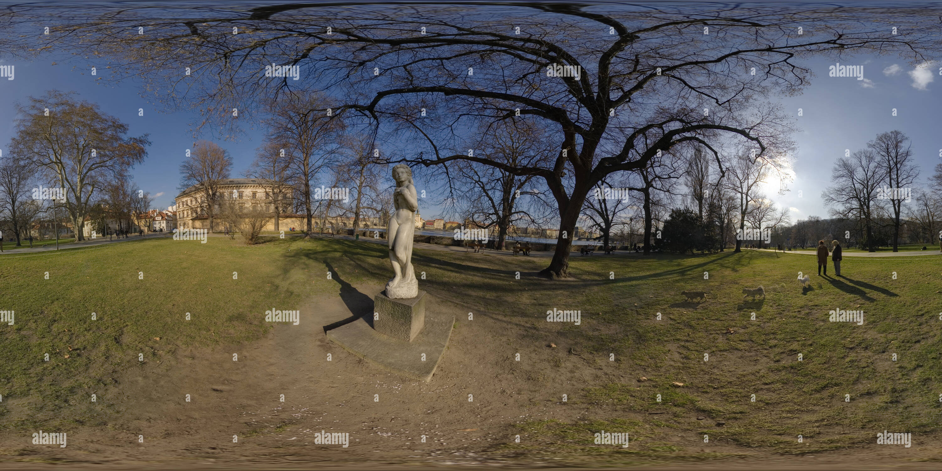 360° view of The Statue in Kampa Park - Alamy
