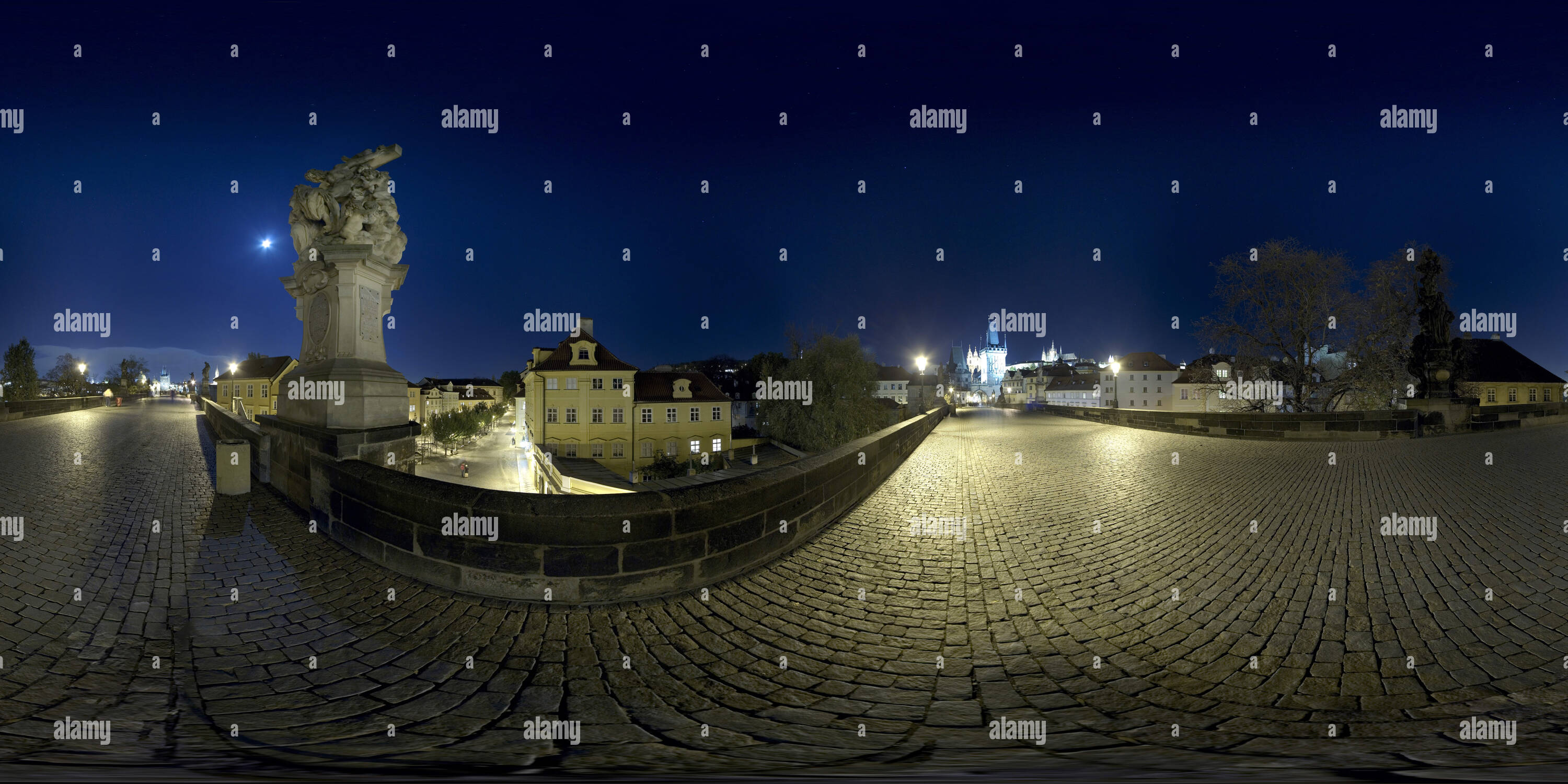 360° view of Charles Bridge at Night - Alamy