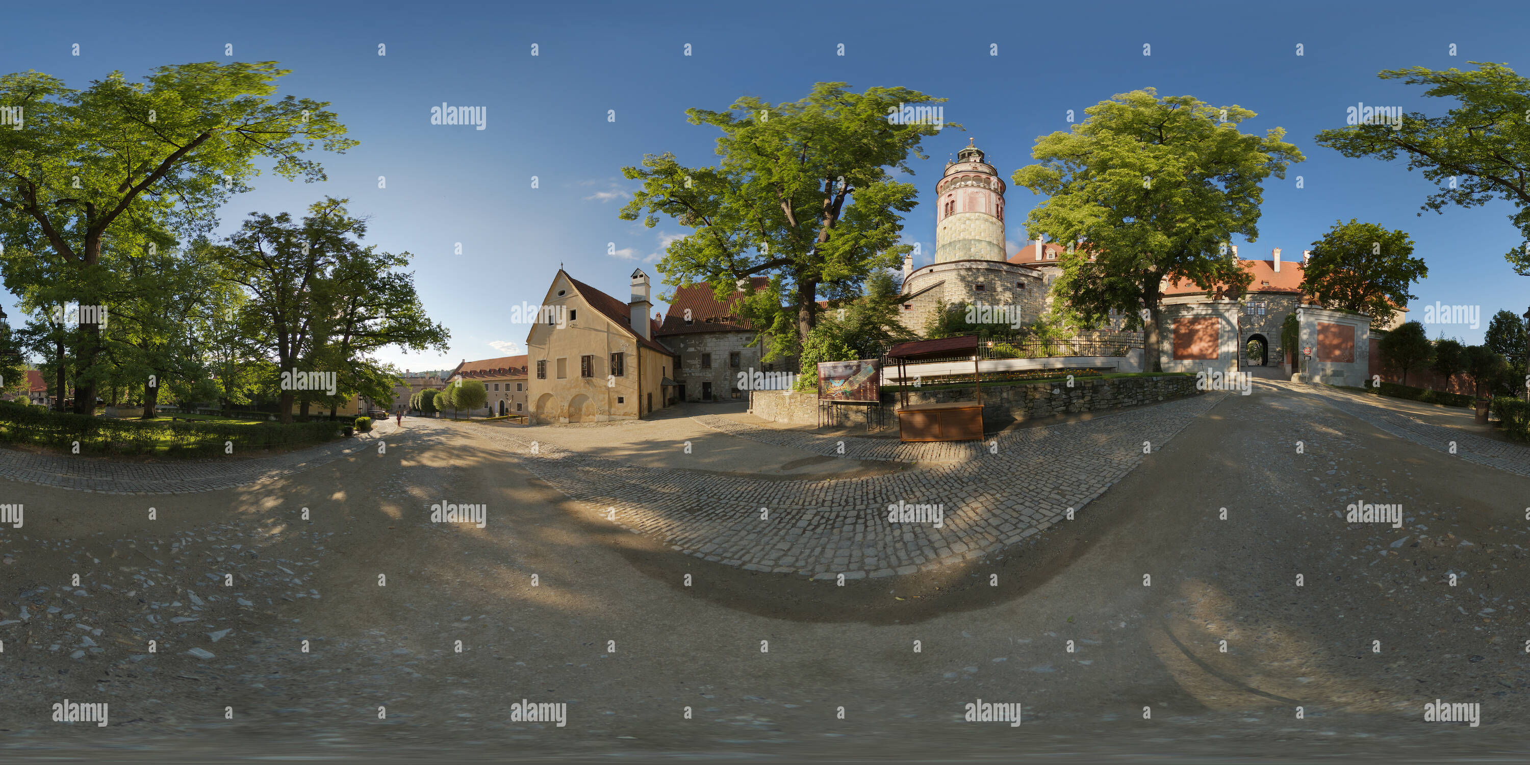 360° view of Castle I courtyard - Alamy