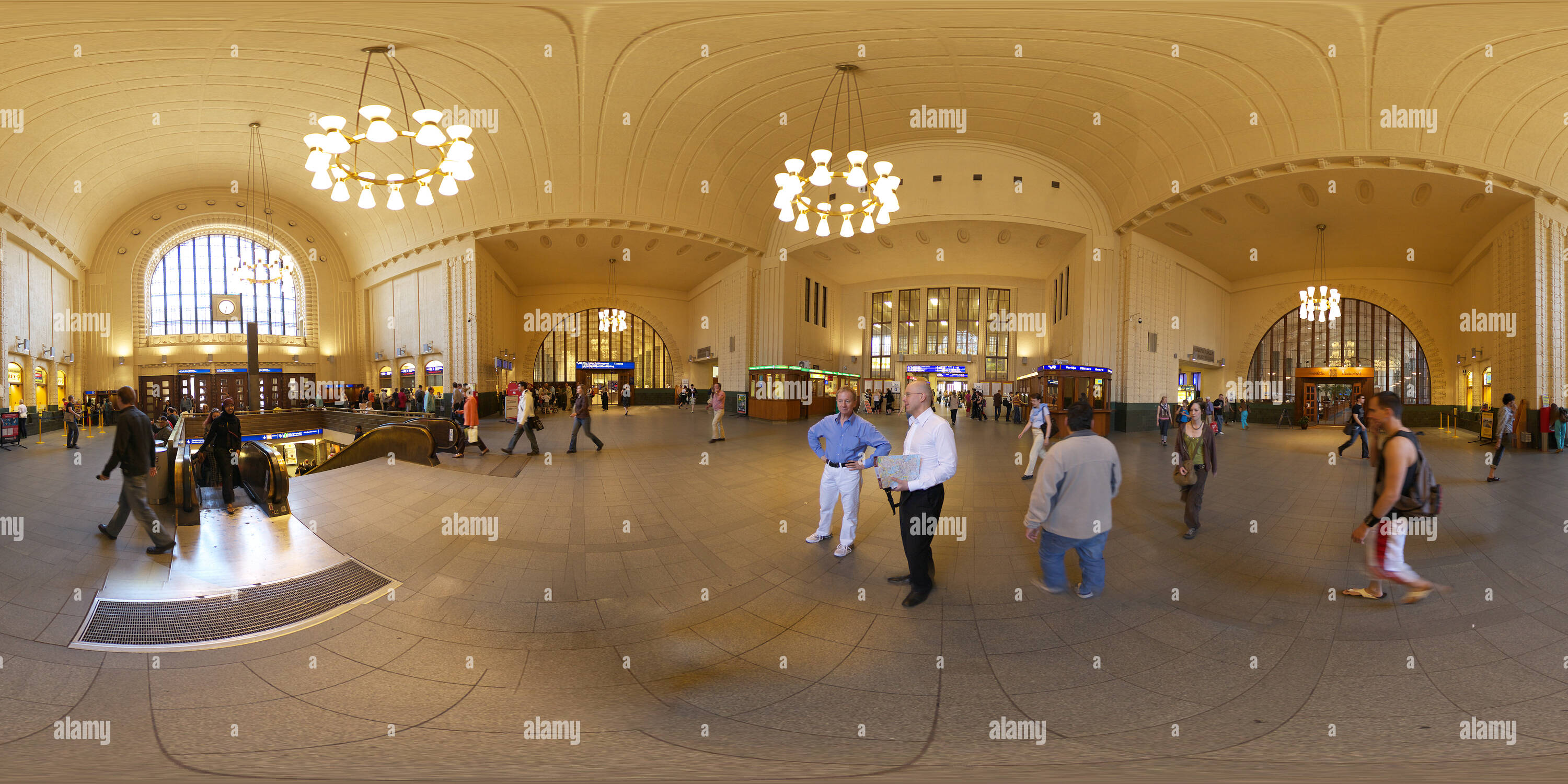 360° view of Main Train Station - Alamy