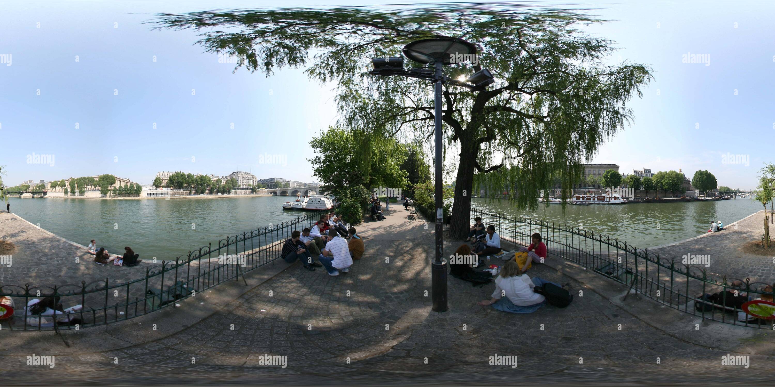 360° view of Square Vert-Galant on the Cité island - Alamy
