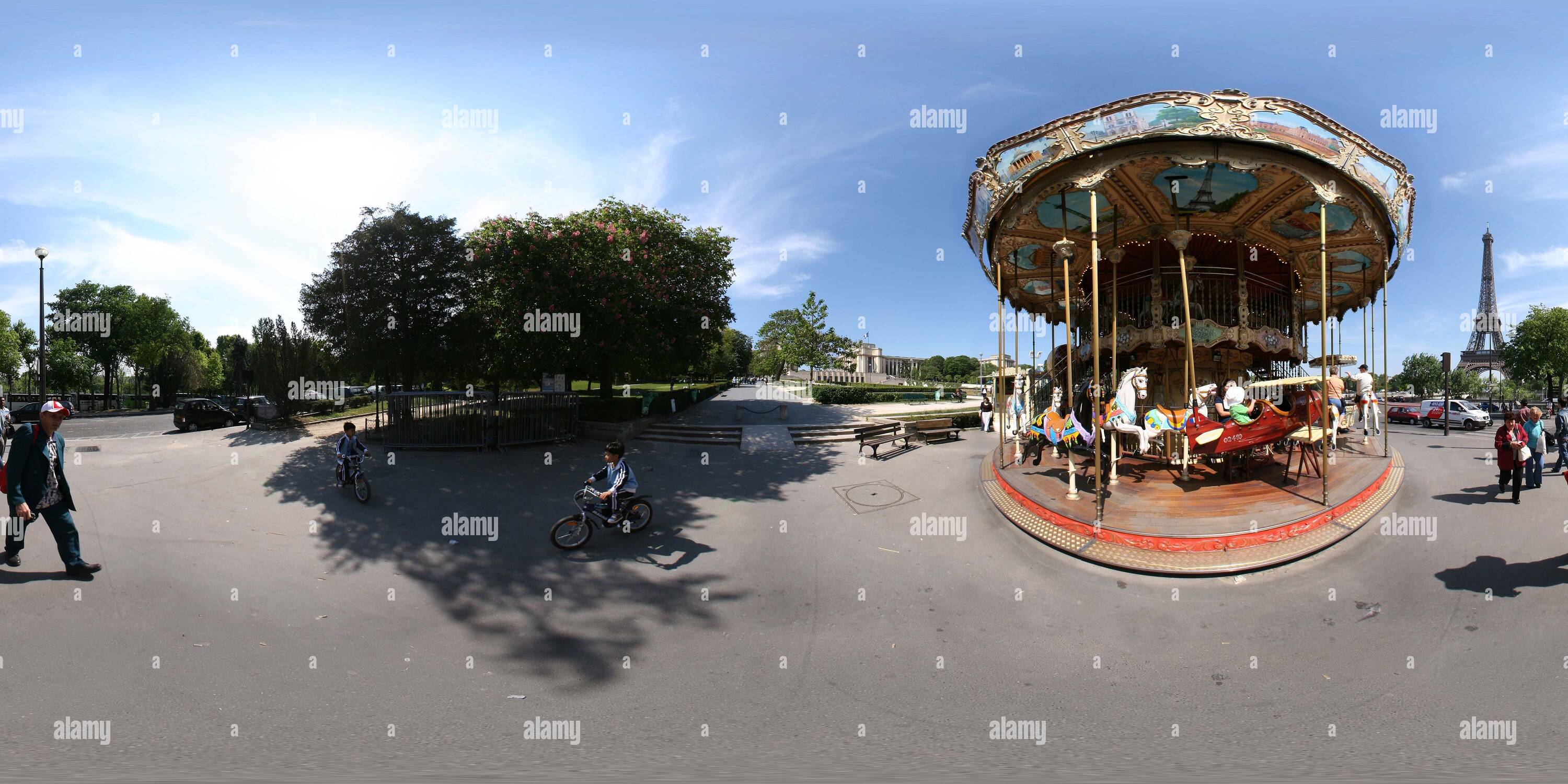 360° view of Carrousel in the Trocadéro Garden - Alamy