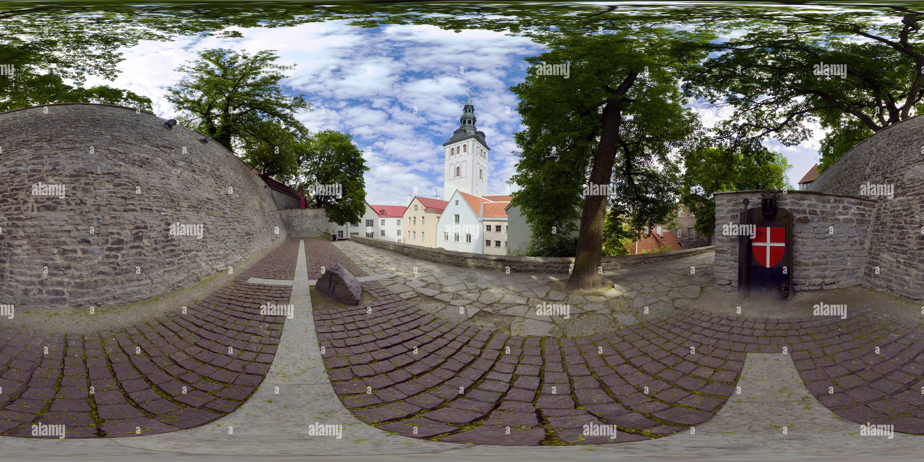 360° view of Medieval Old Tallinn, Taani kuninga aed - Alamy