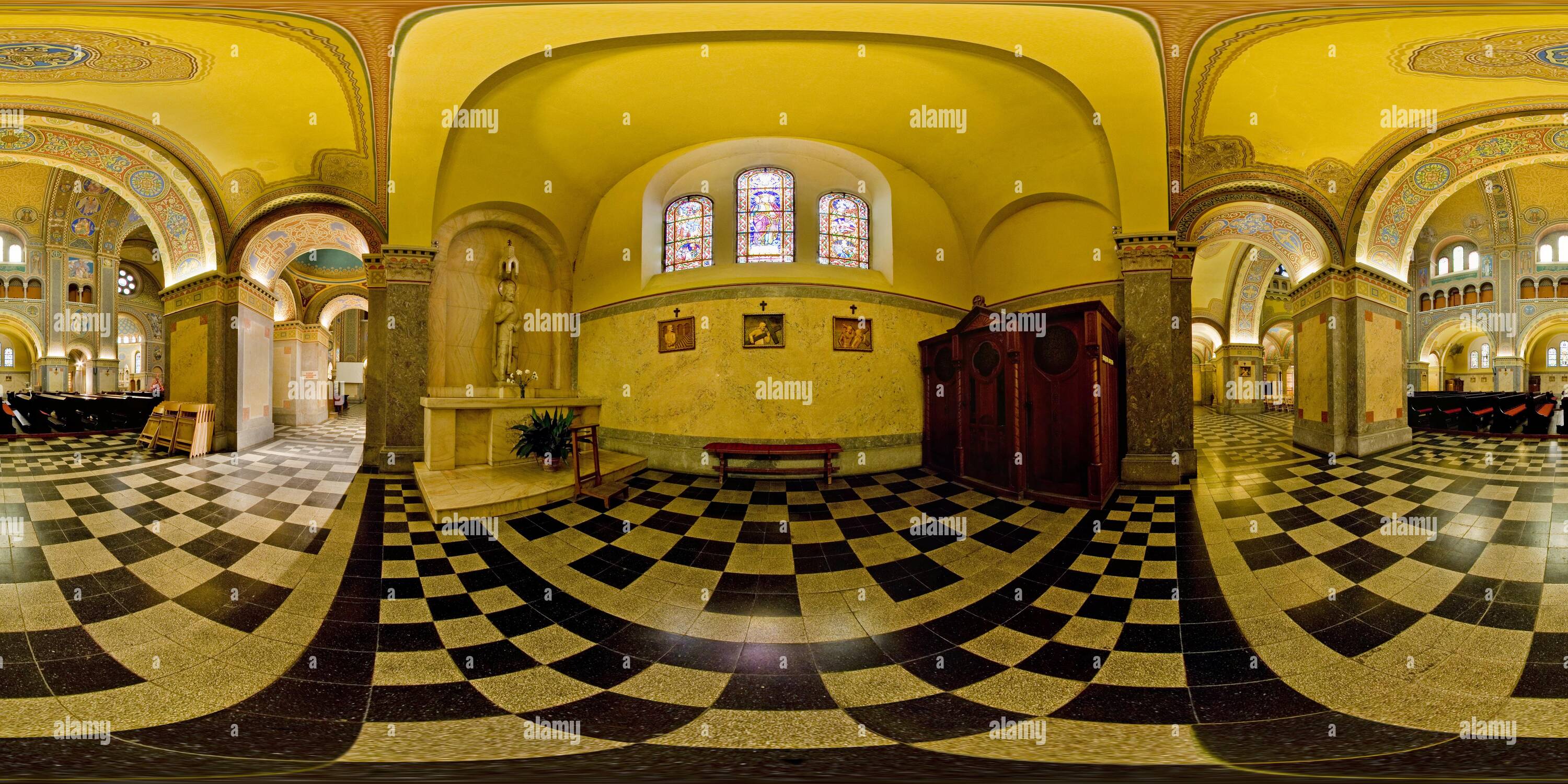 360° view of Votive Church Cathedral glass window - Alamy