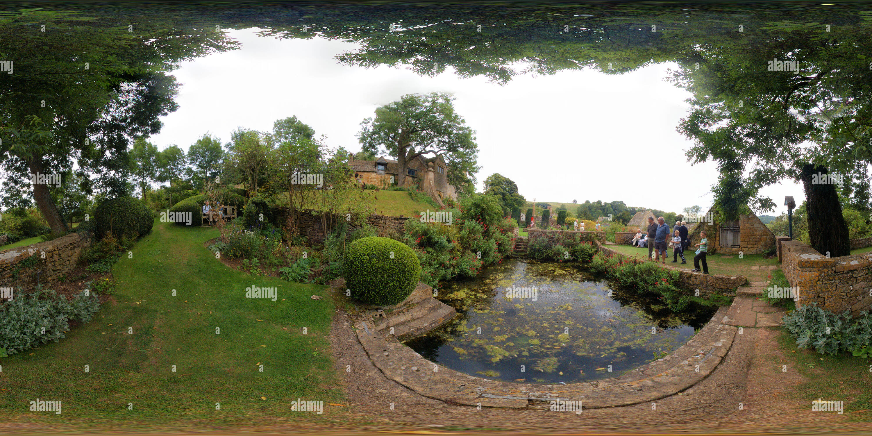 360° view of Snowshill Manor Gardens - Alamy