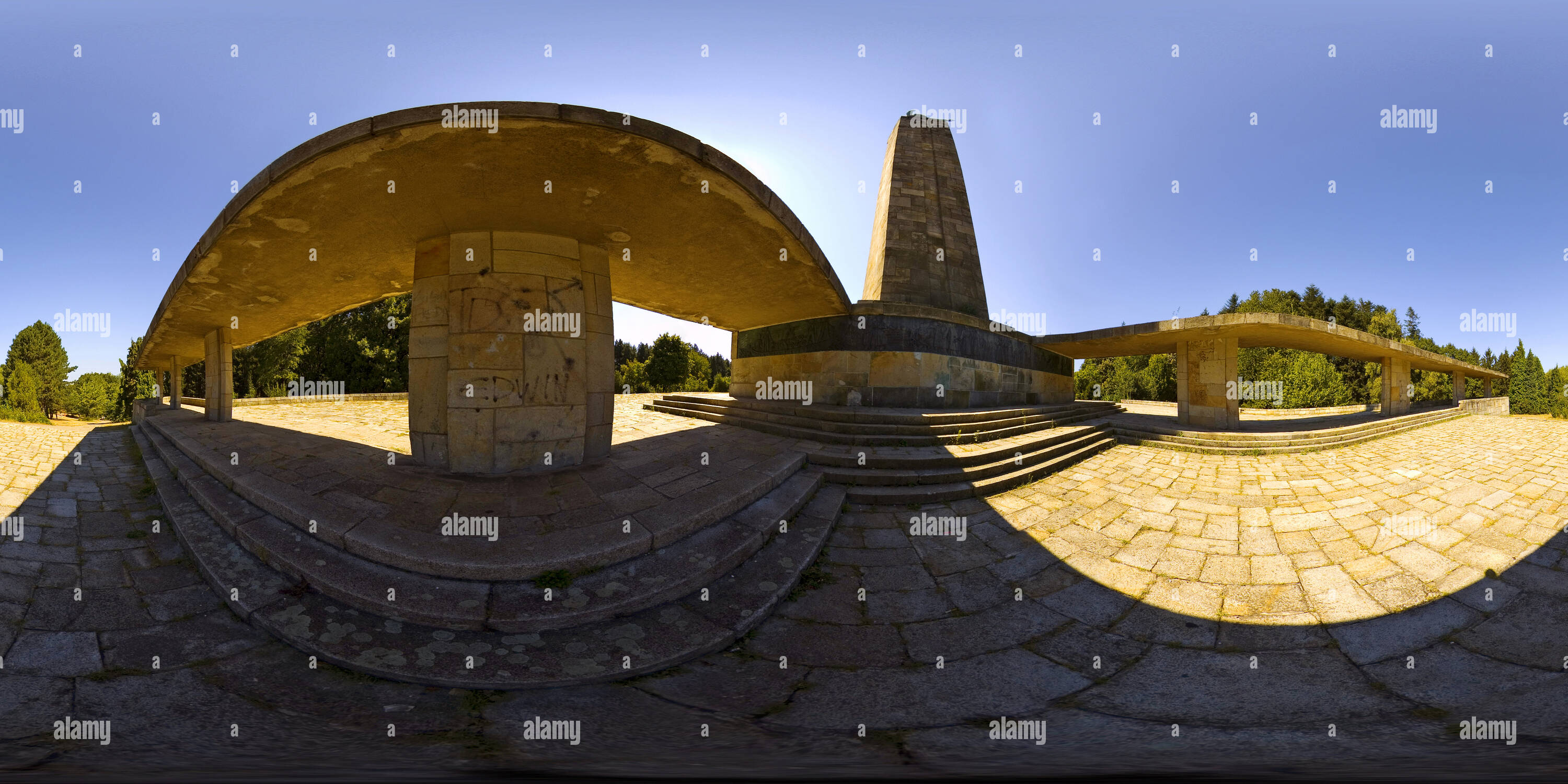 360° view of Venac, WWII memorial - Alamy