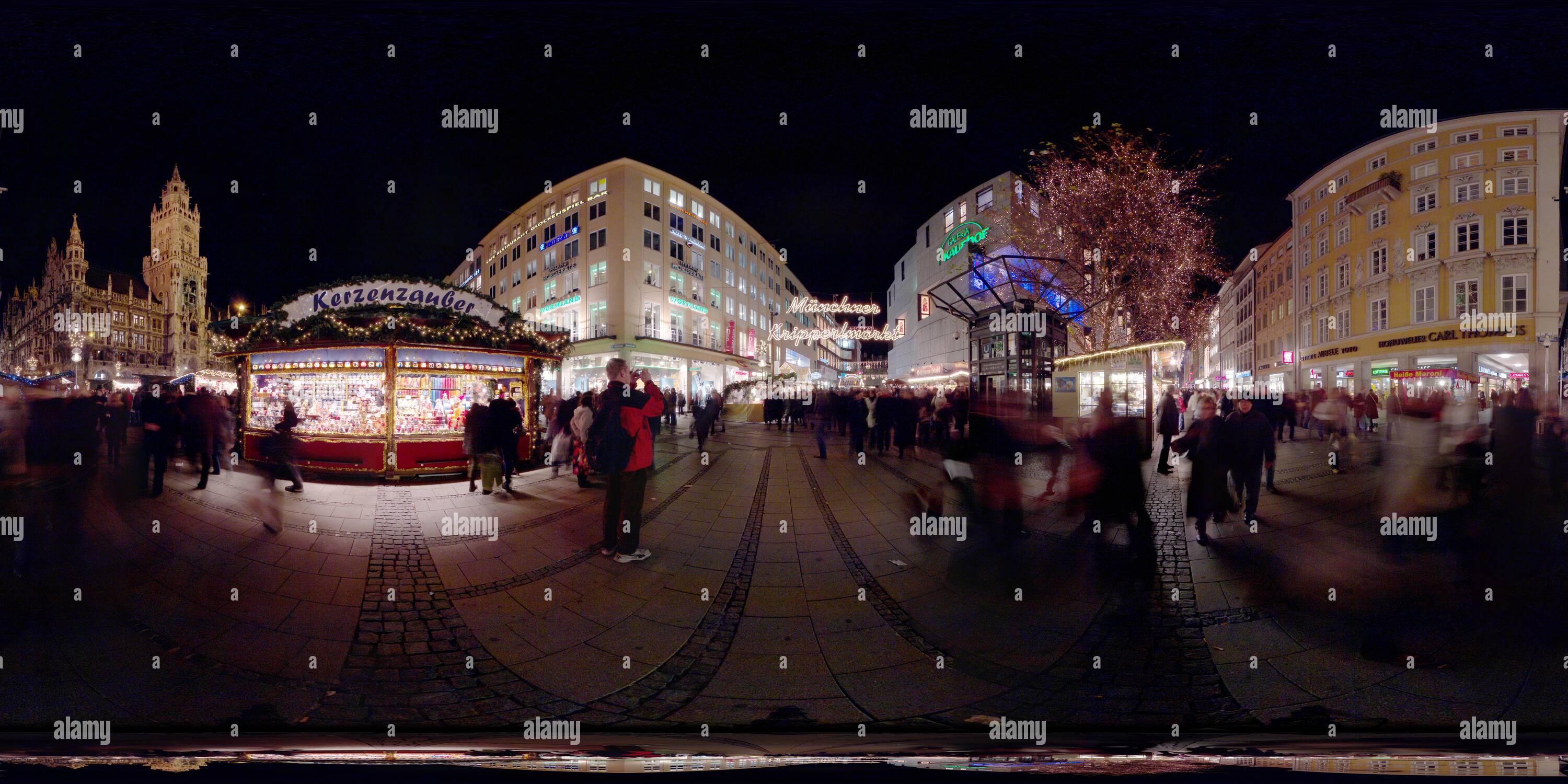 360° view of Christmas Market at Marienplatz - Alamy