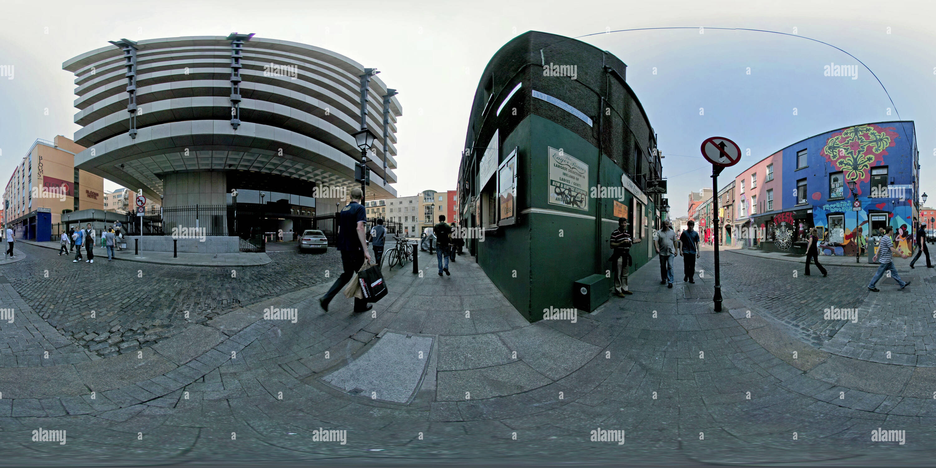 360° view of Crown Alley, Dublin - Alamy