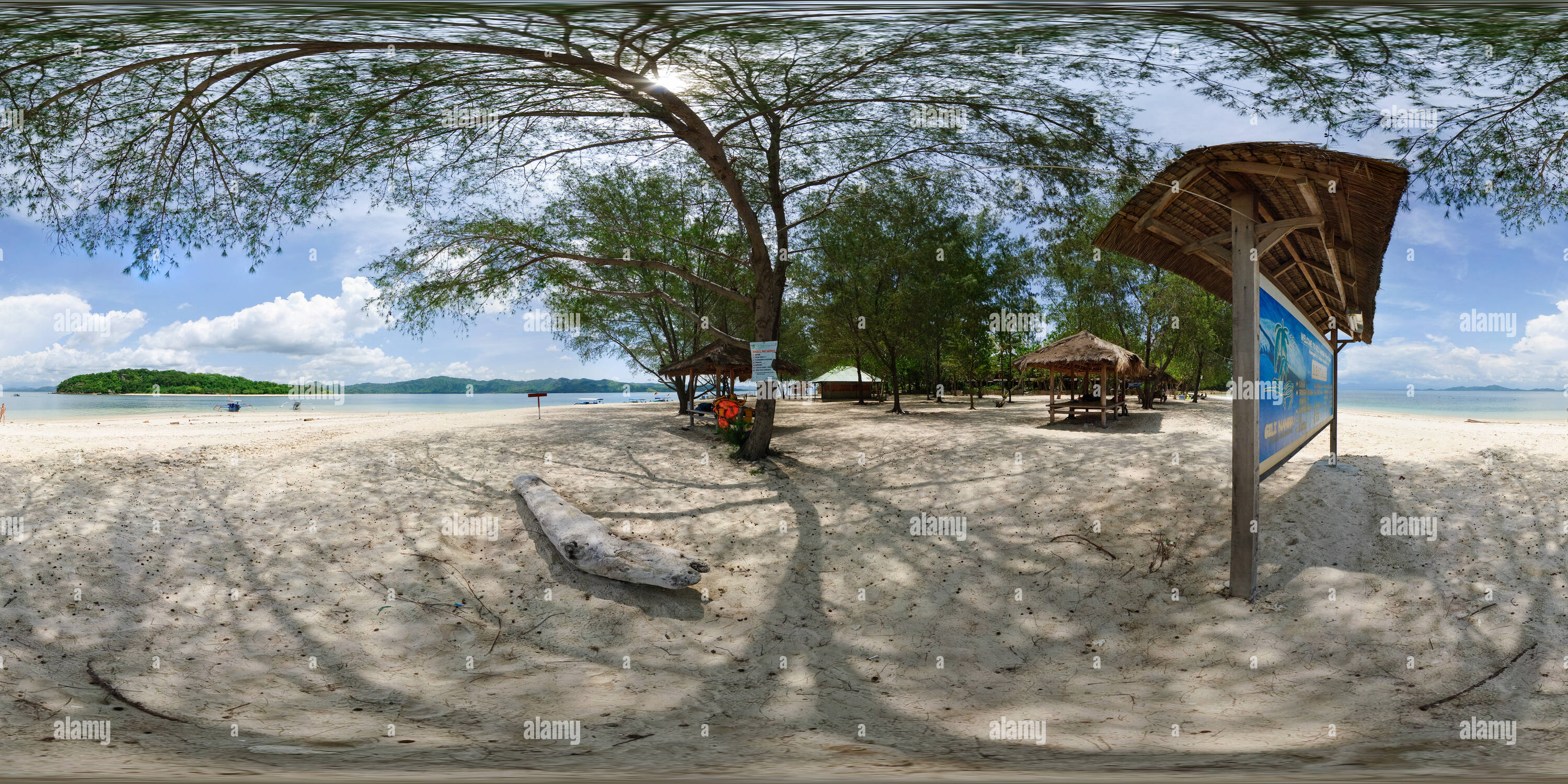 360° view of Little paradise of Gili Nanggu Island - Alamy