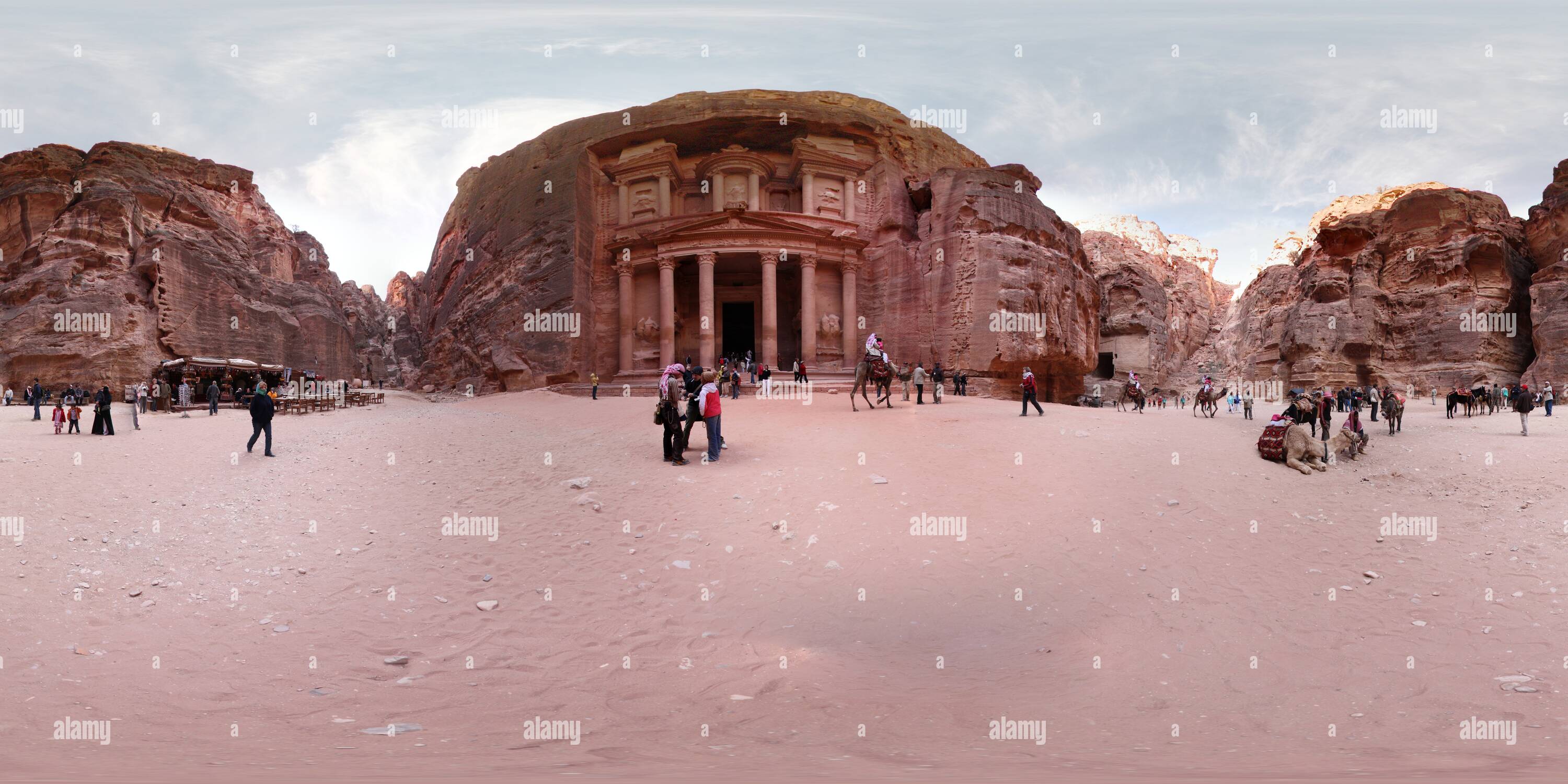 360° view of Temple of Petra - Alamy