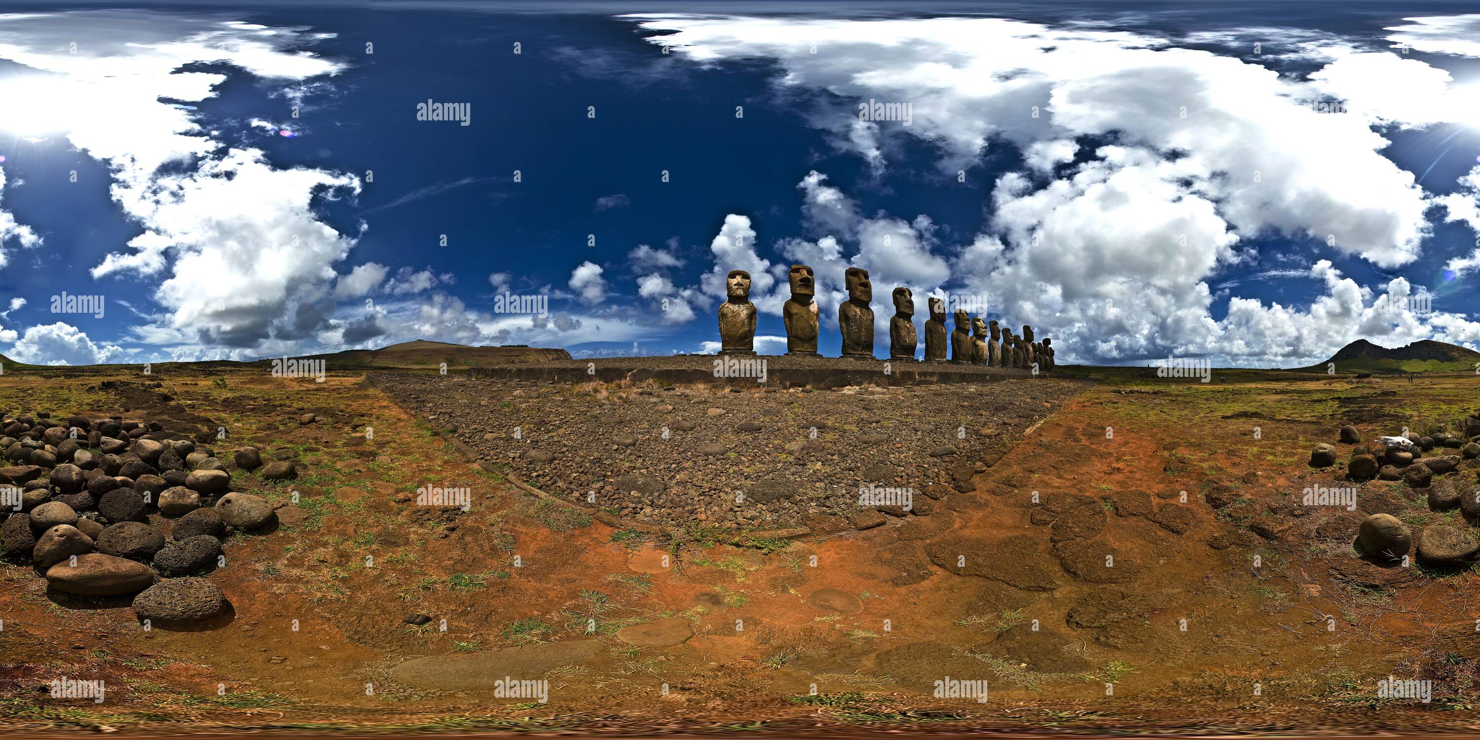 360° view of Ahu Tongariki Moai (Front Left - Alamy