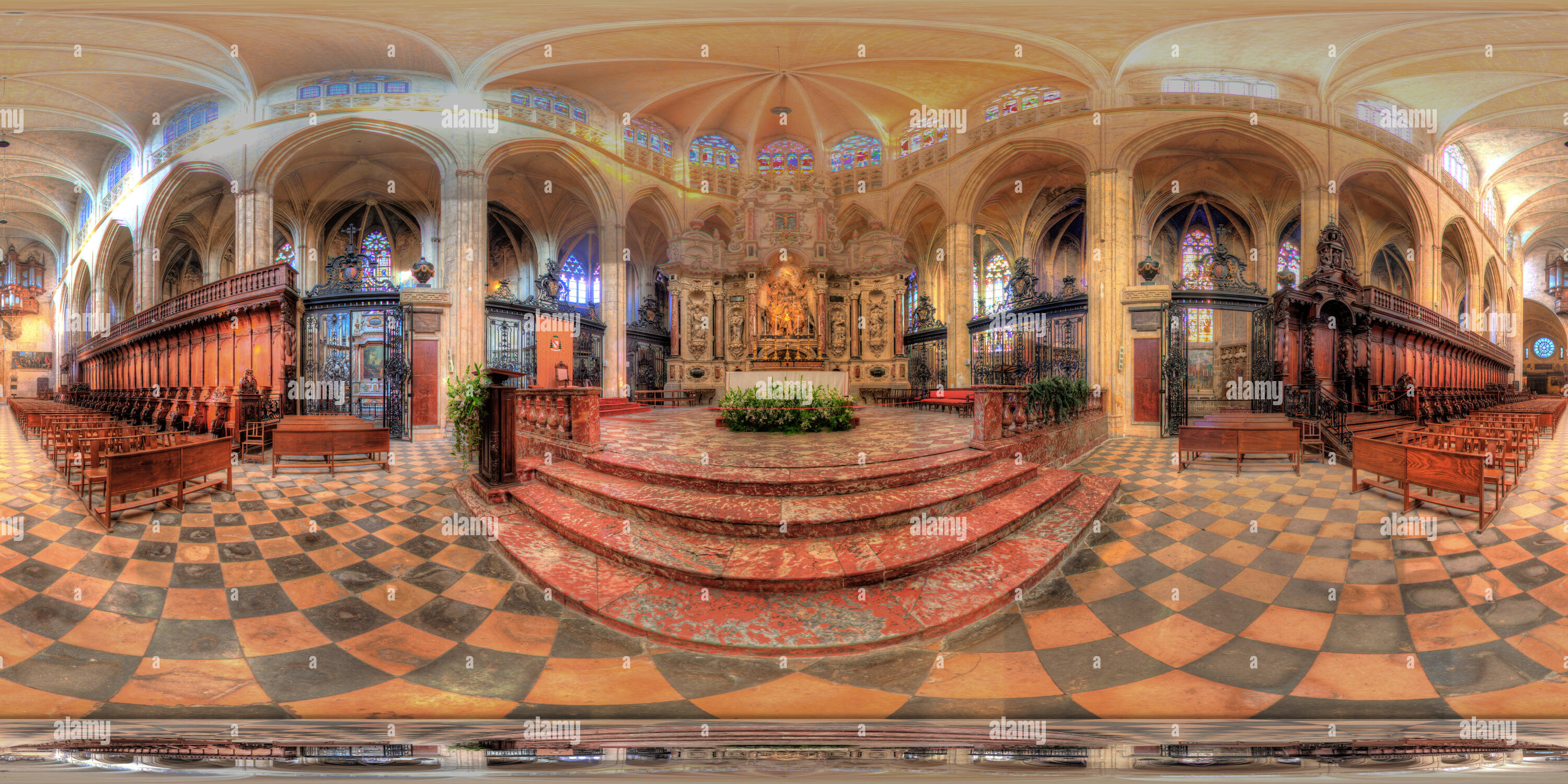 360° view of Toulouse : Inside Cathedrale Saint-Etienne - Alamy