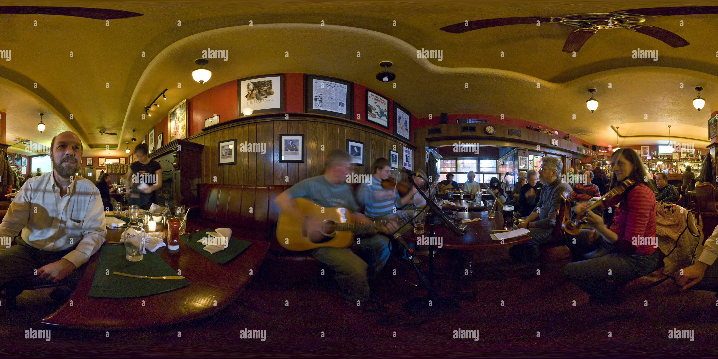 360° view of Live Music at the Dubliner Pub - Alamy