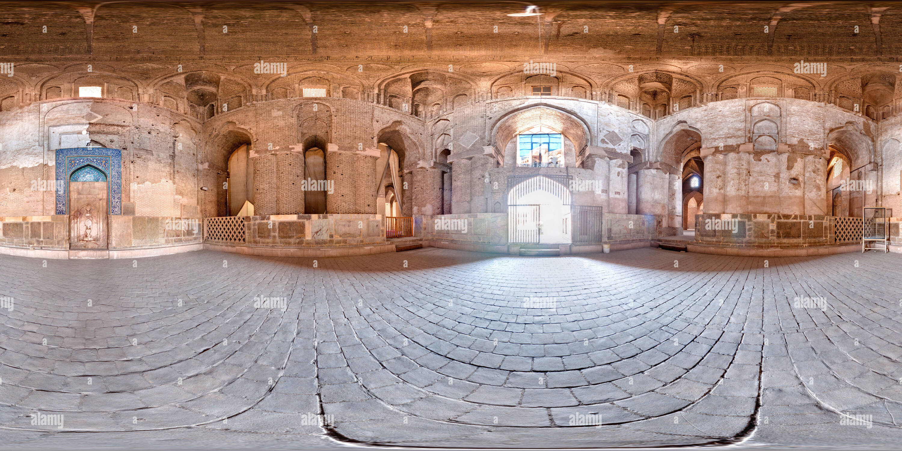360° view of Masjed Jameh (Jameh Mosque - Alamy