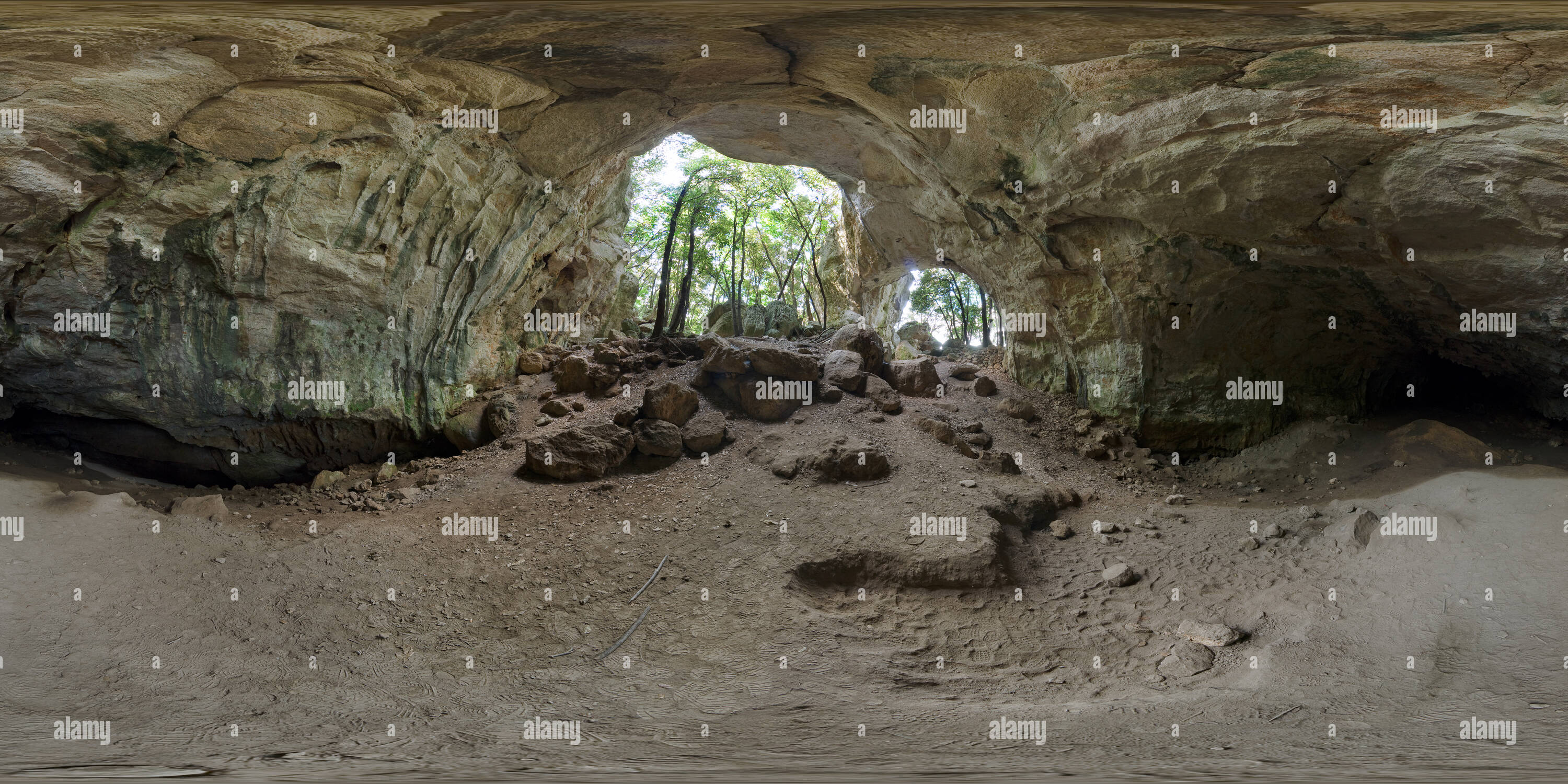 360° view of Pollera Cave, Perti - Alamy