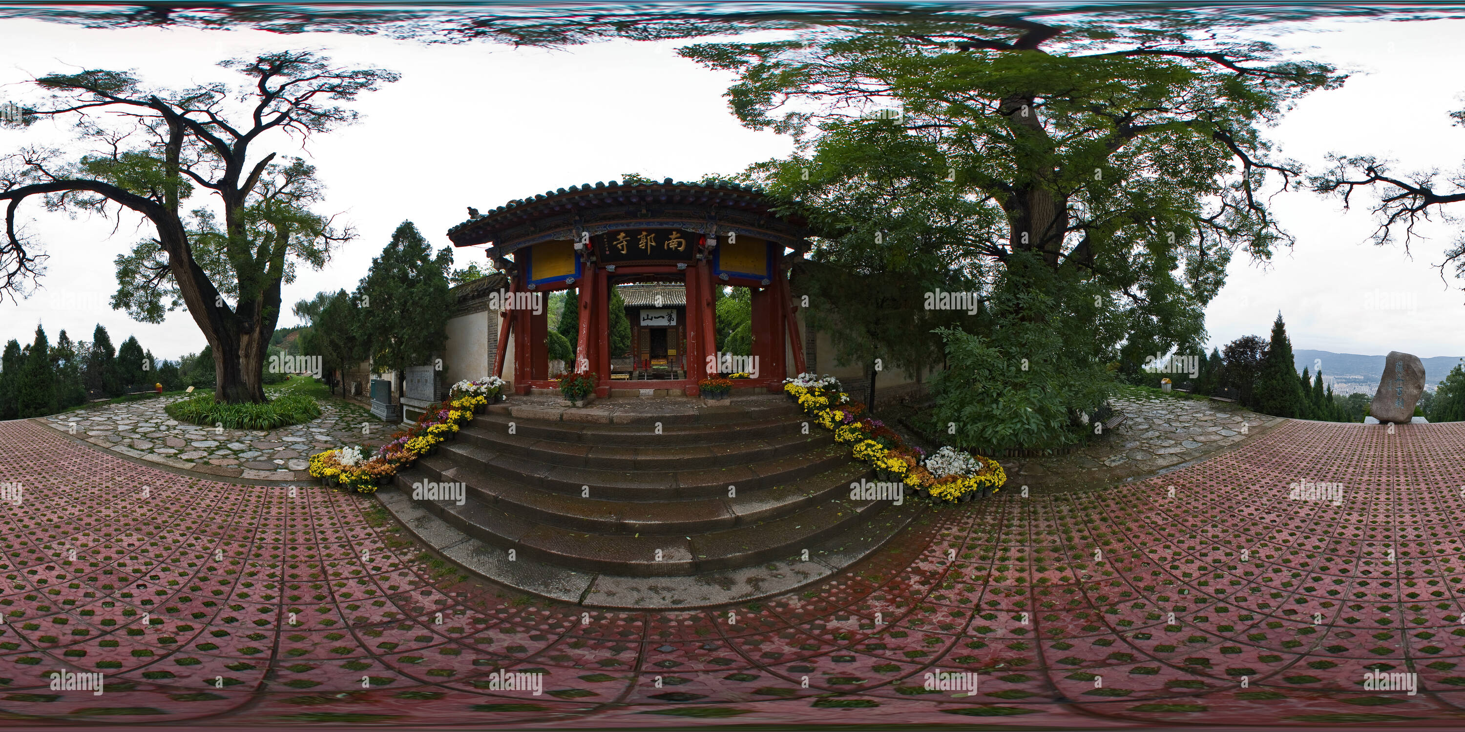 360° view of Tianshui - Nanguo temple - entrance - Alamy