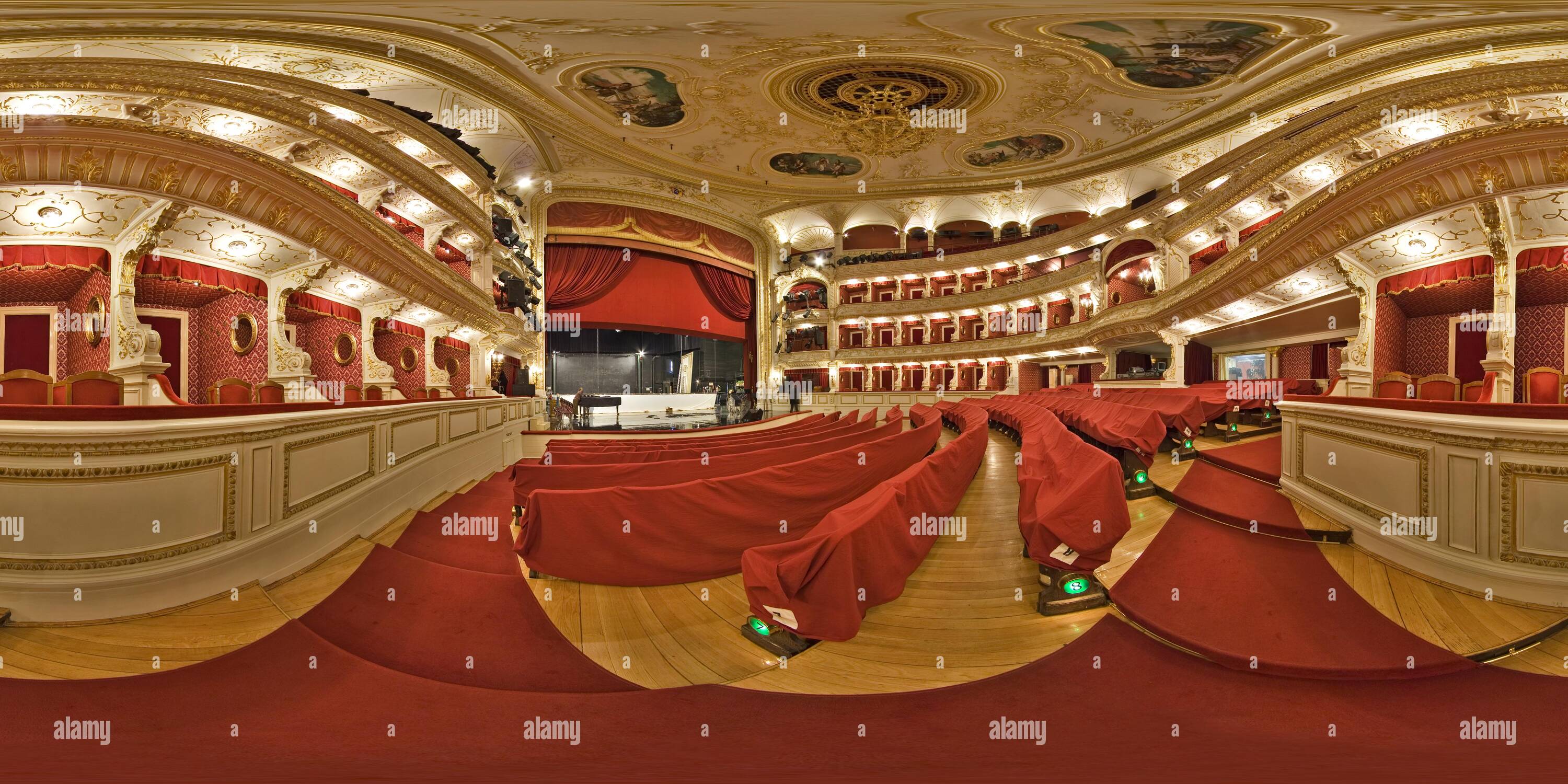 360° view of National Theatre auditorium - Alamy