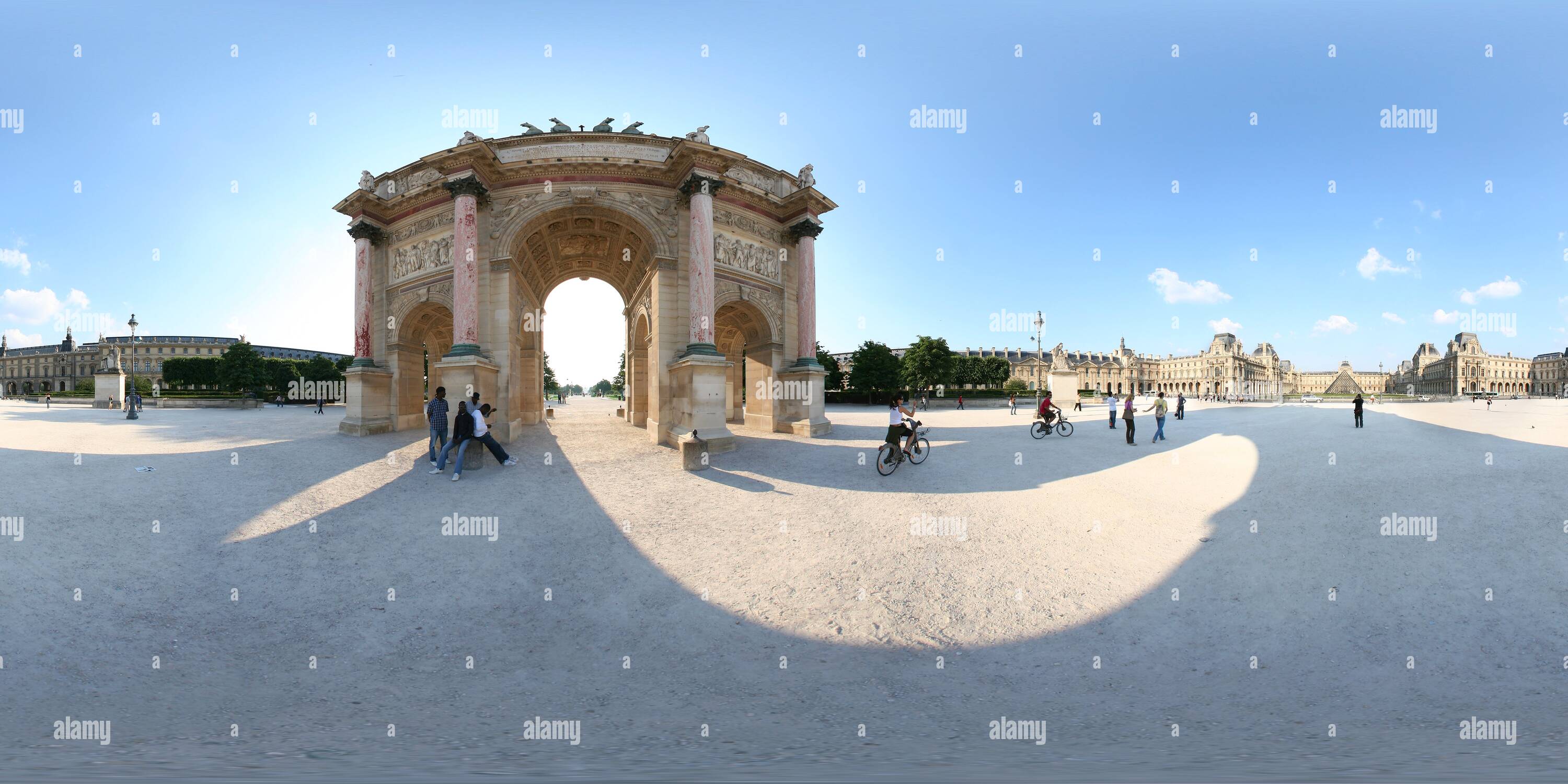 360° view of Arc de Triomphe du Carrousel, Paris - Alamy