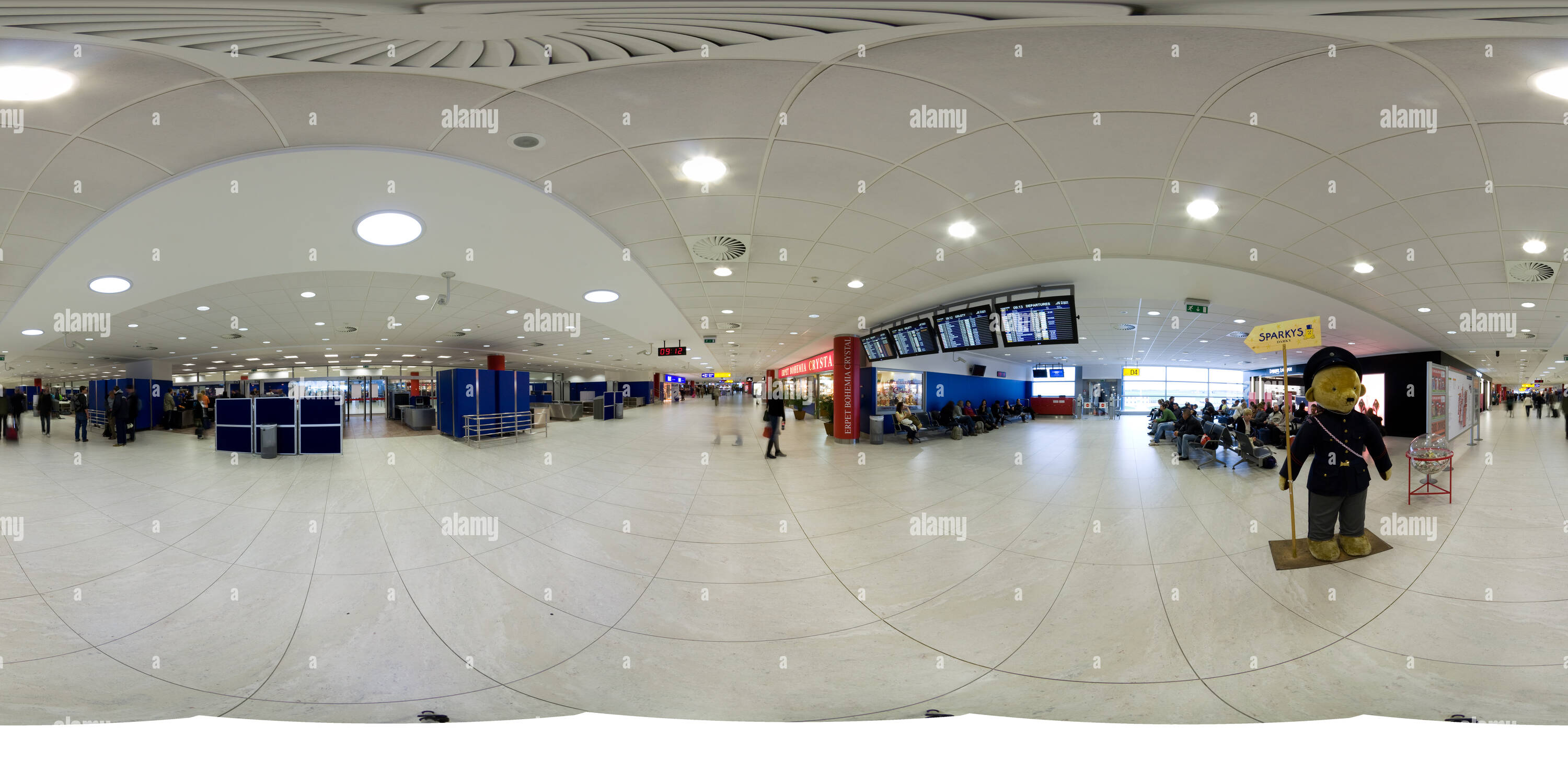 360° view of Terminal 1 Behind Passport Control - Alamy