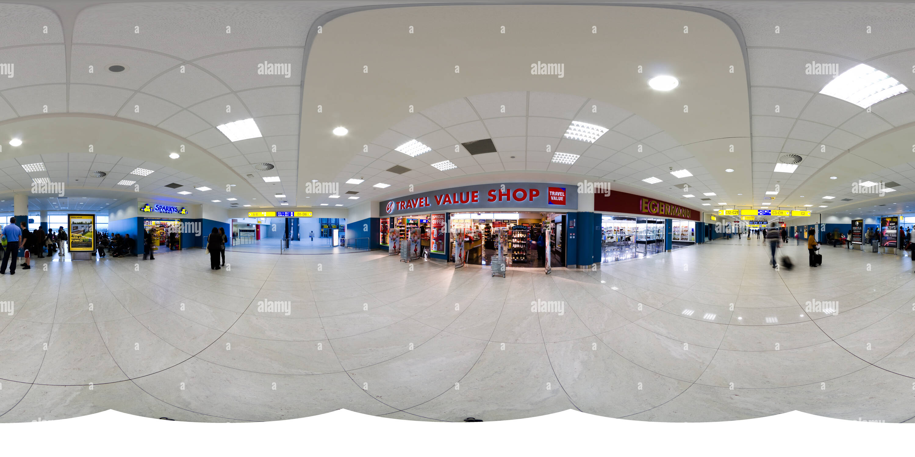 360° view of Terminal 2 To Gates C - Alamy