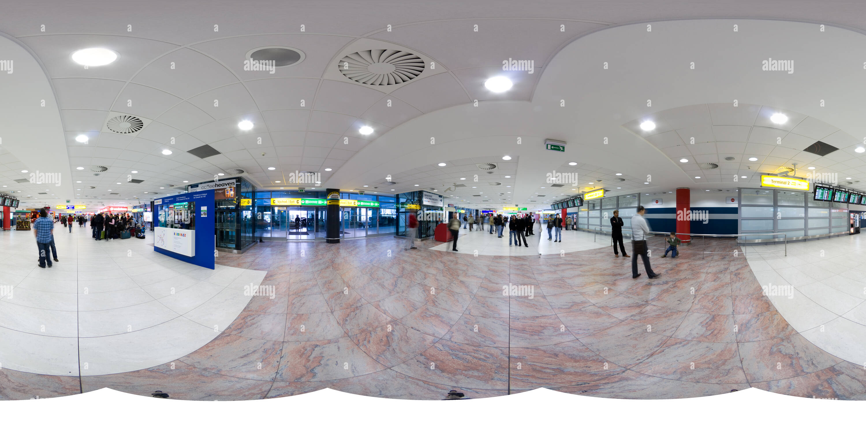 360° view of Terminal 2 Arrivals - Alamy