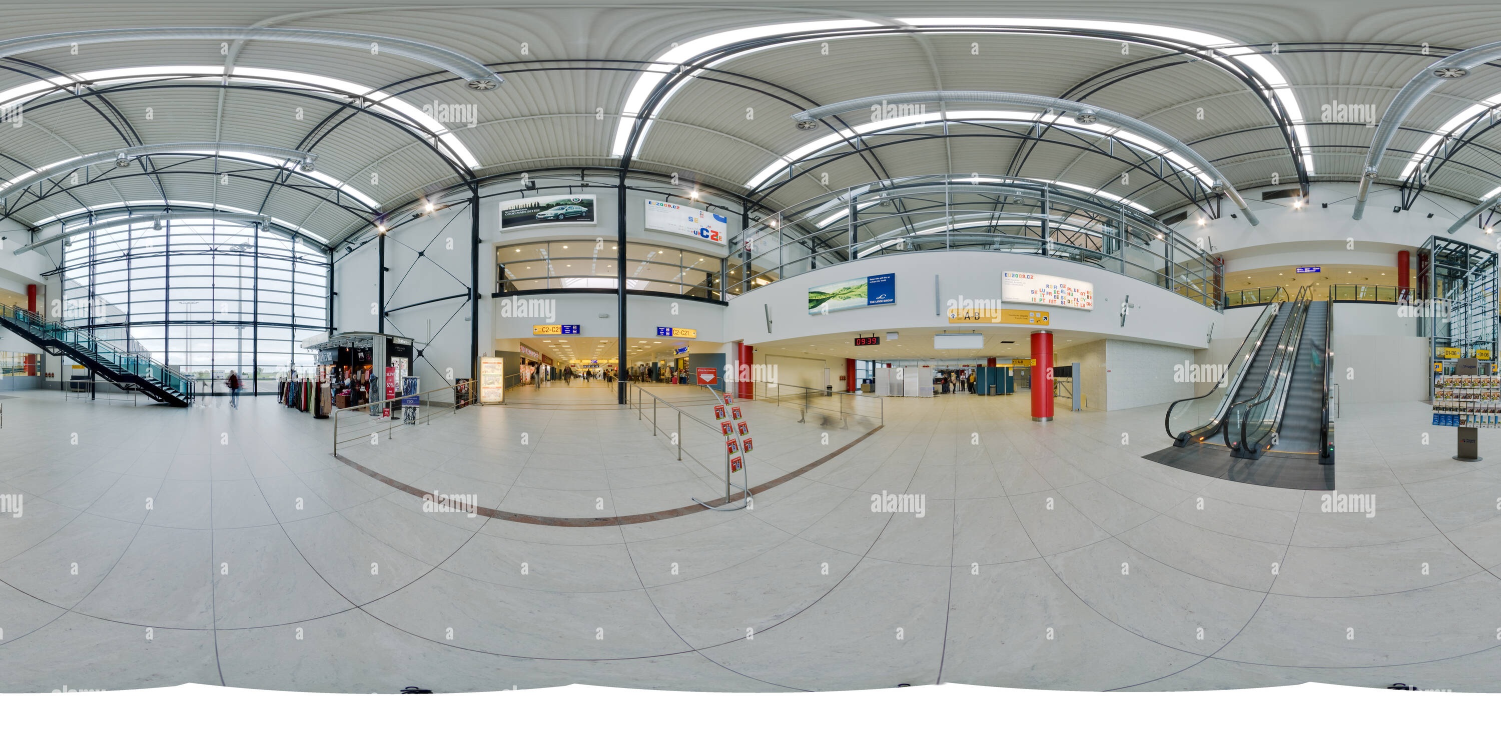 360° view of Terminal 2 Hall - Alamy