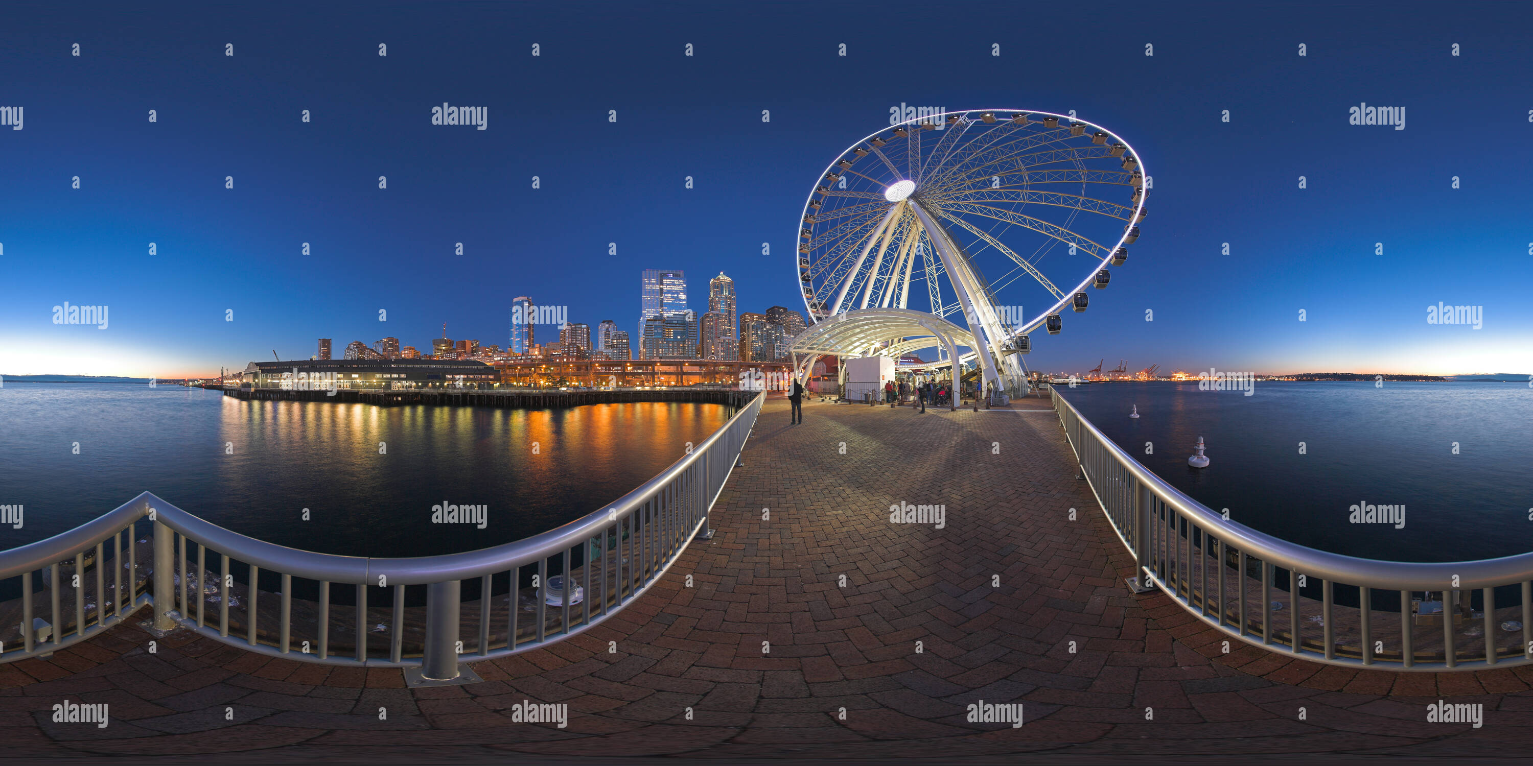 360° view of Seattle Waterfront at Dusk - Alamy