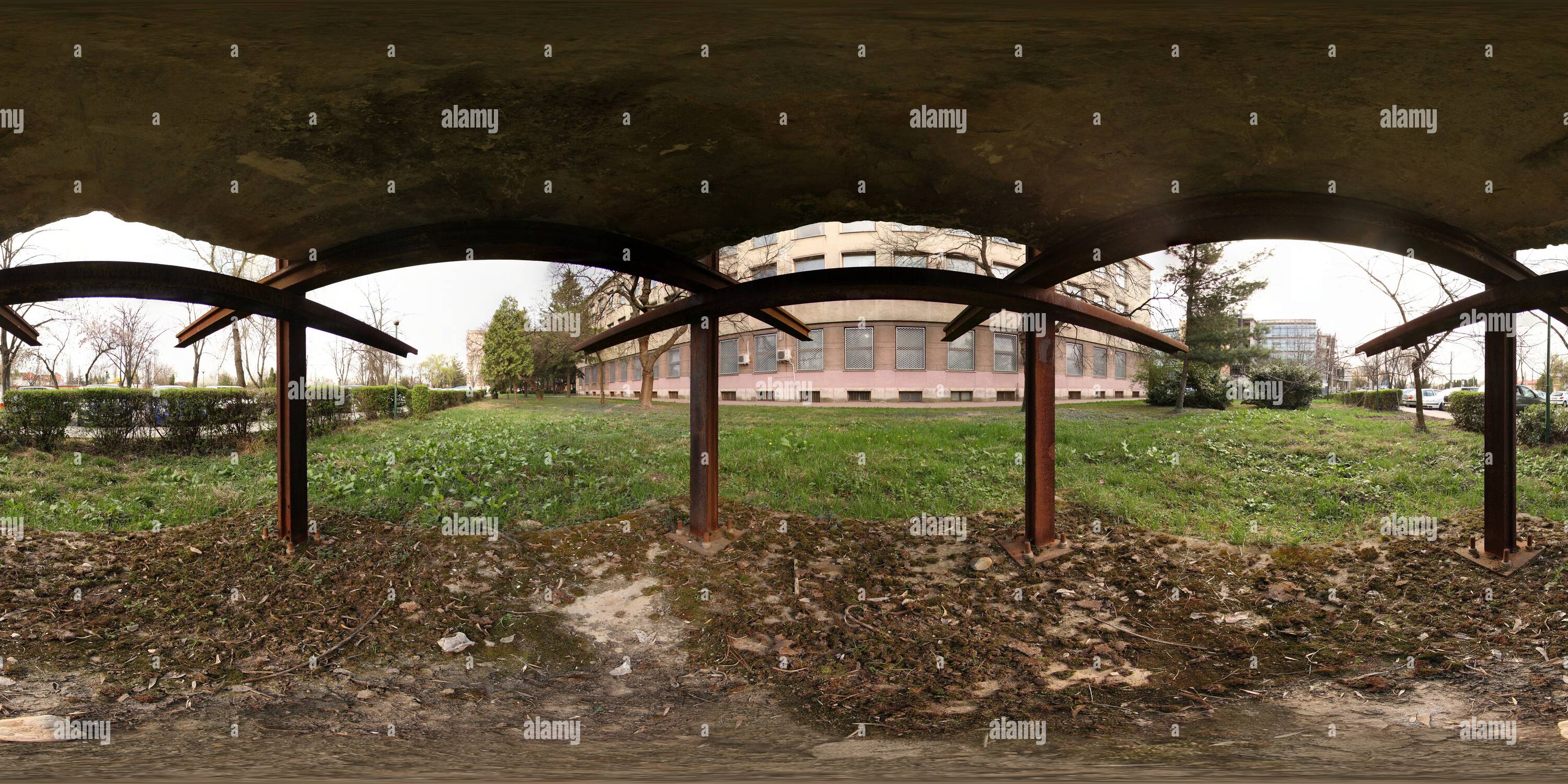 360° view of Under Statue view of the Vest University of Timisoara - Alamy