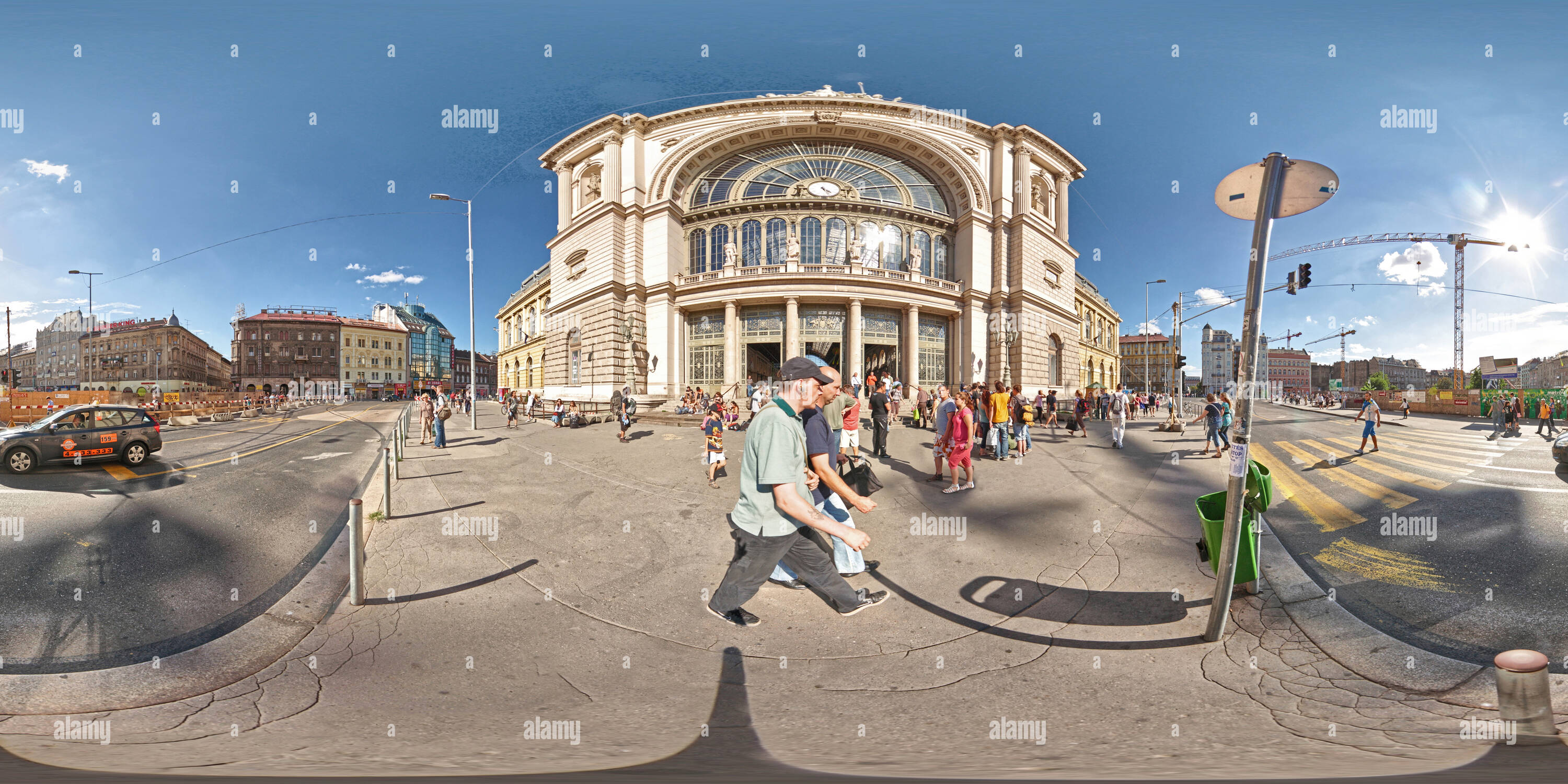 360° view of CPanorama at Budapest Keleti station - Alamy