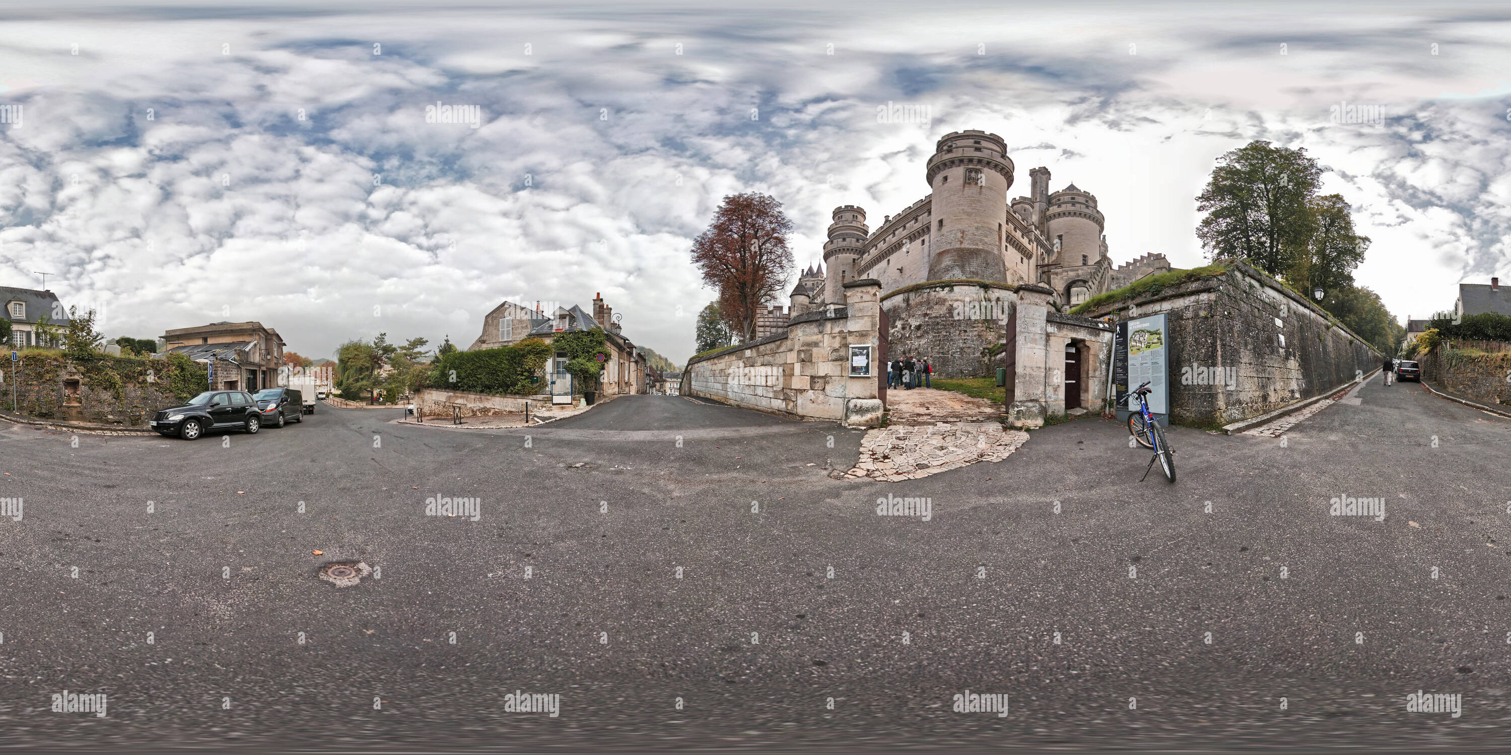 360° view of Pierrefonds - castle entrance - Alamy