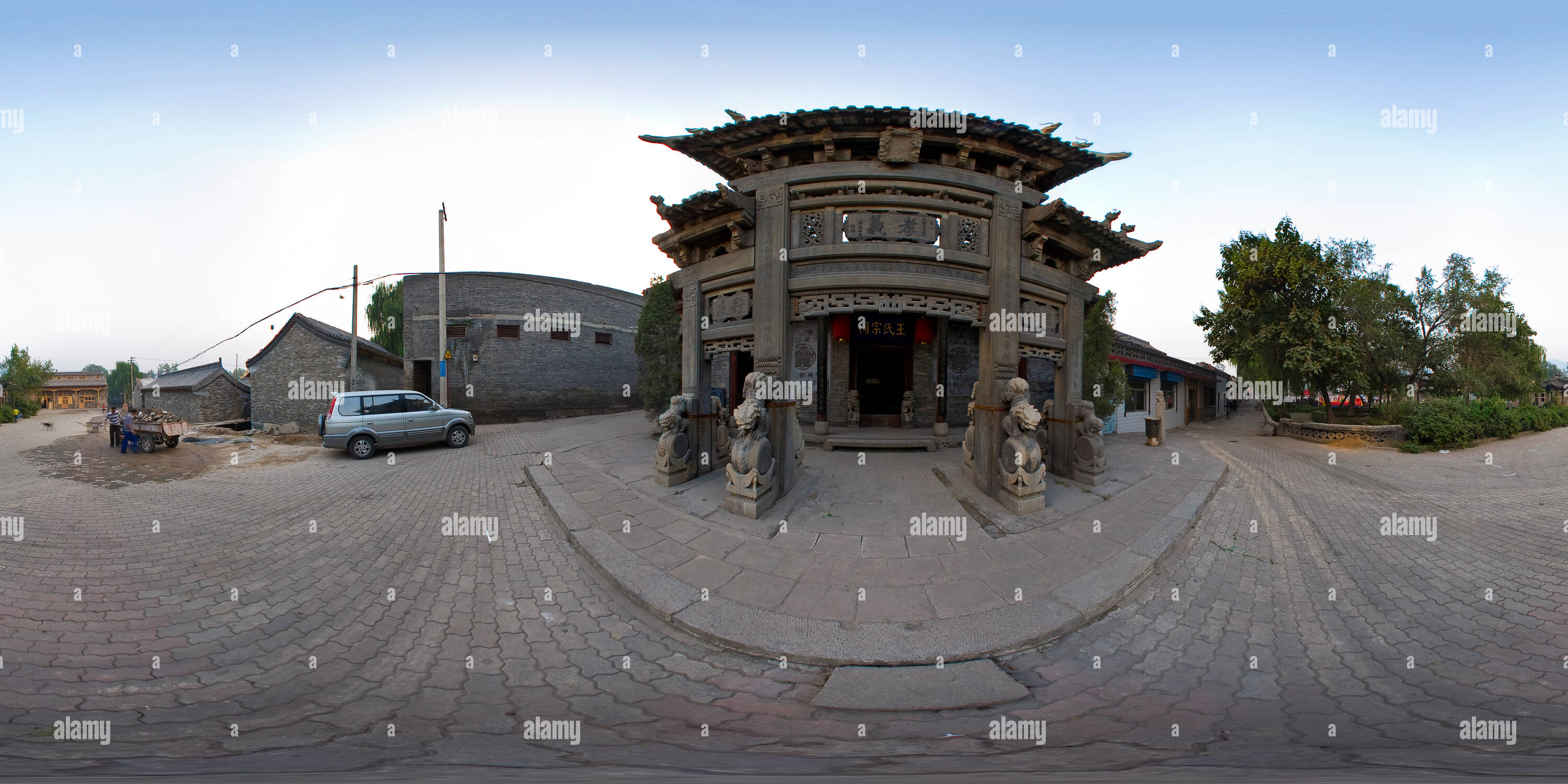 360° view of Prince Yard Ancestral Temple Decorative Archway - Alamy