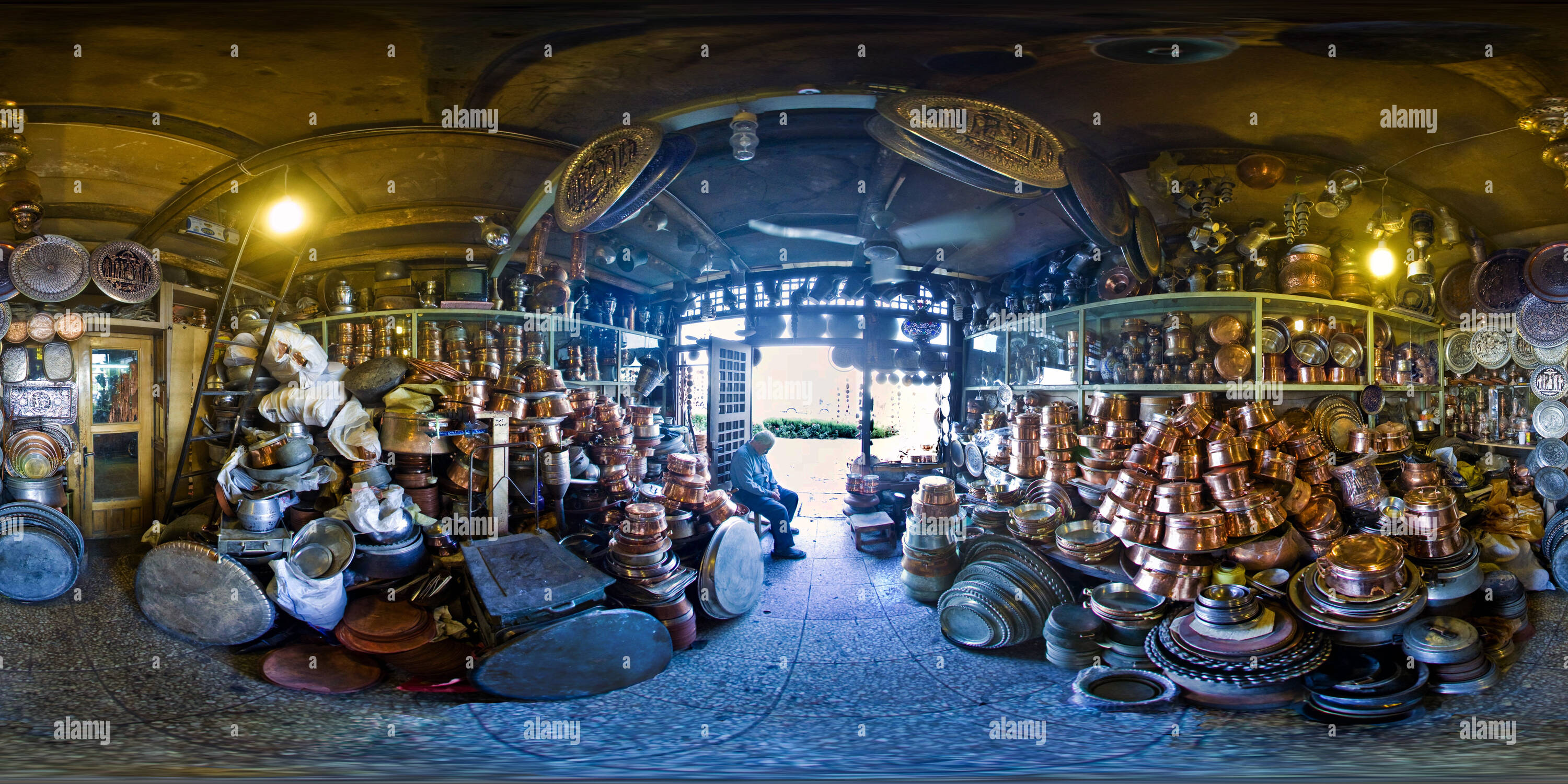 Isfahan bazaar copper hi-res stock photography and images - Alamy