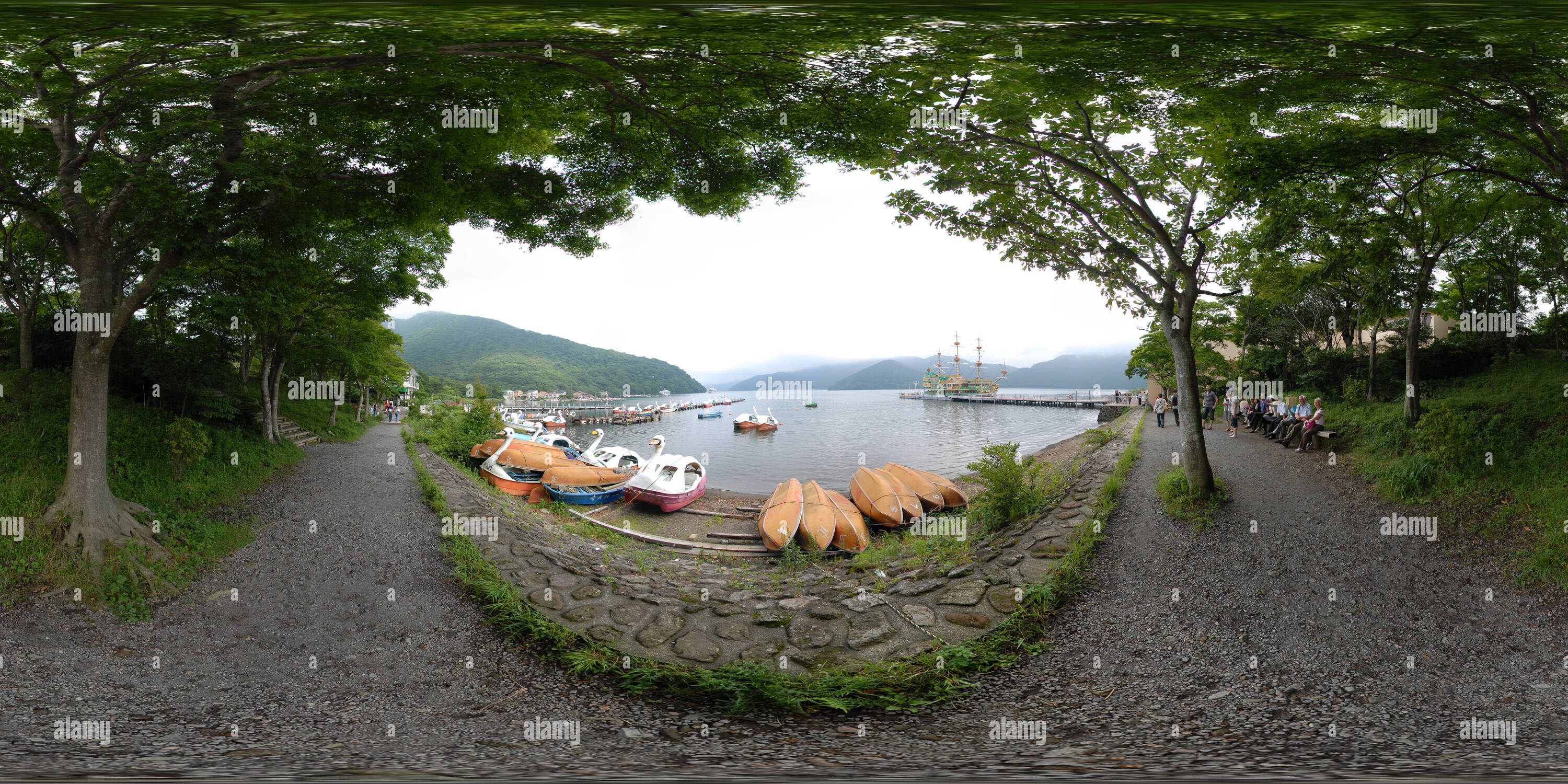 360° view of Sightseeing cruise and small boats of Ashi Lake, Hakone ...