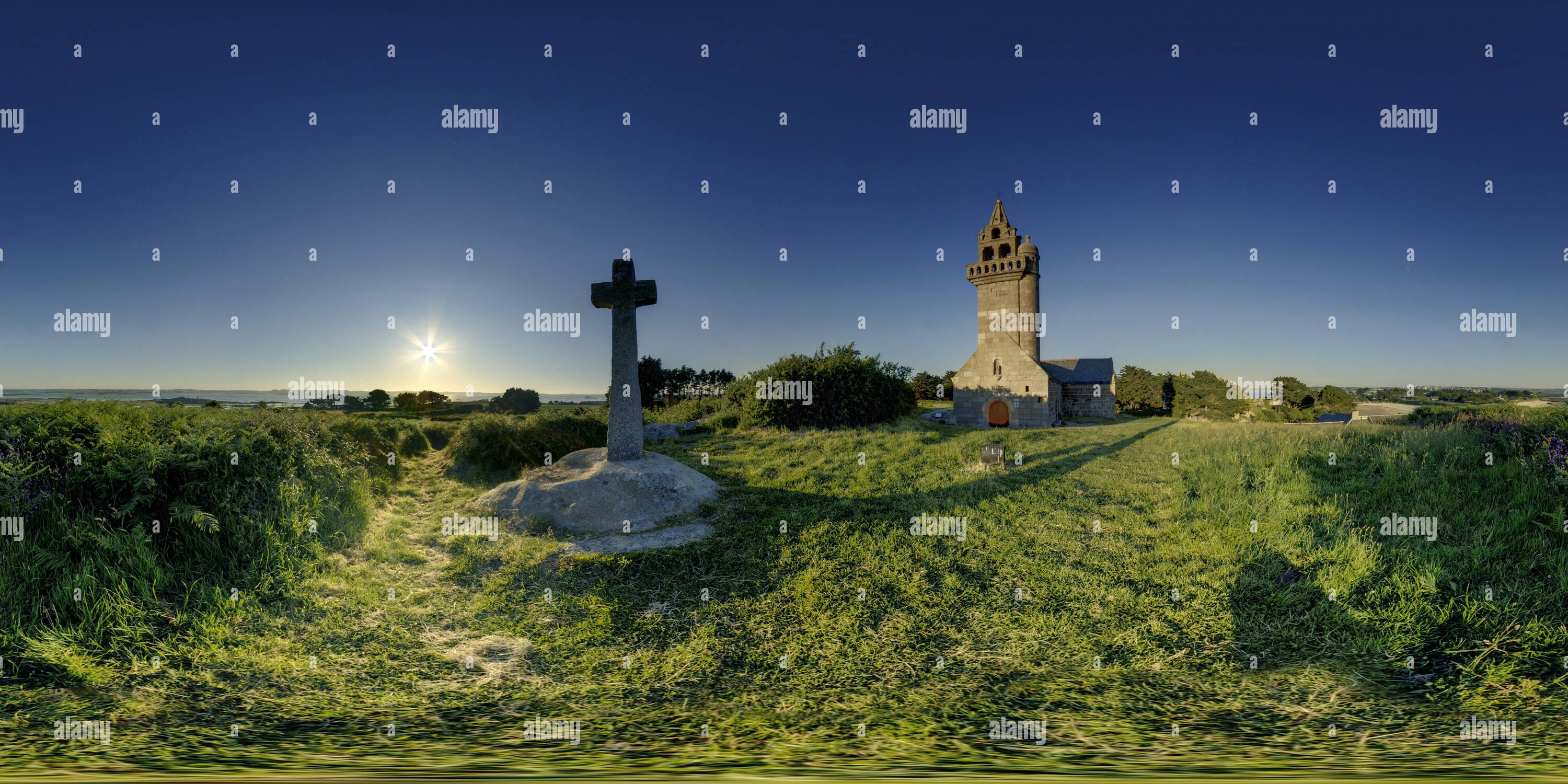360° view of Carantec Ile Callot eglise - Alamy