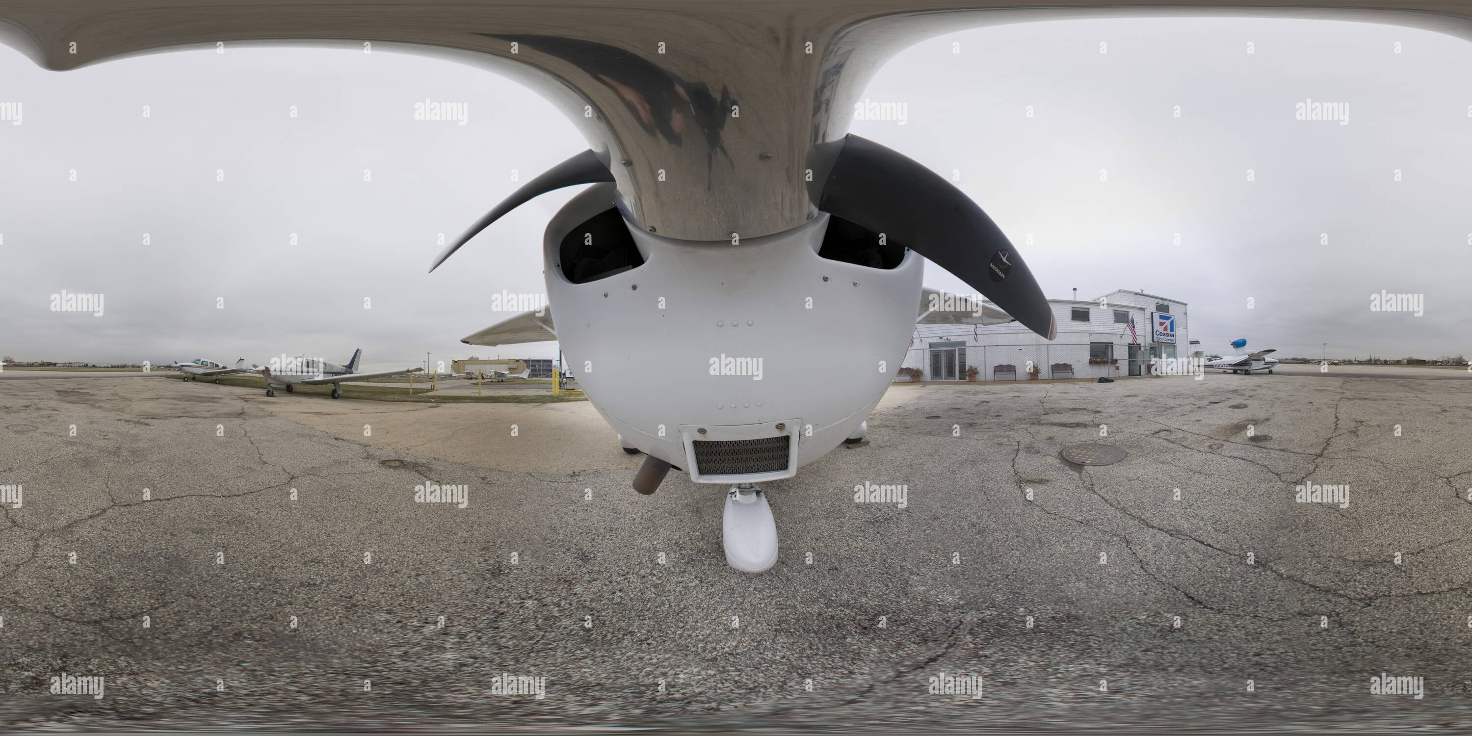 360° view of Under the Prop - Cessna - Alamy