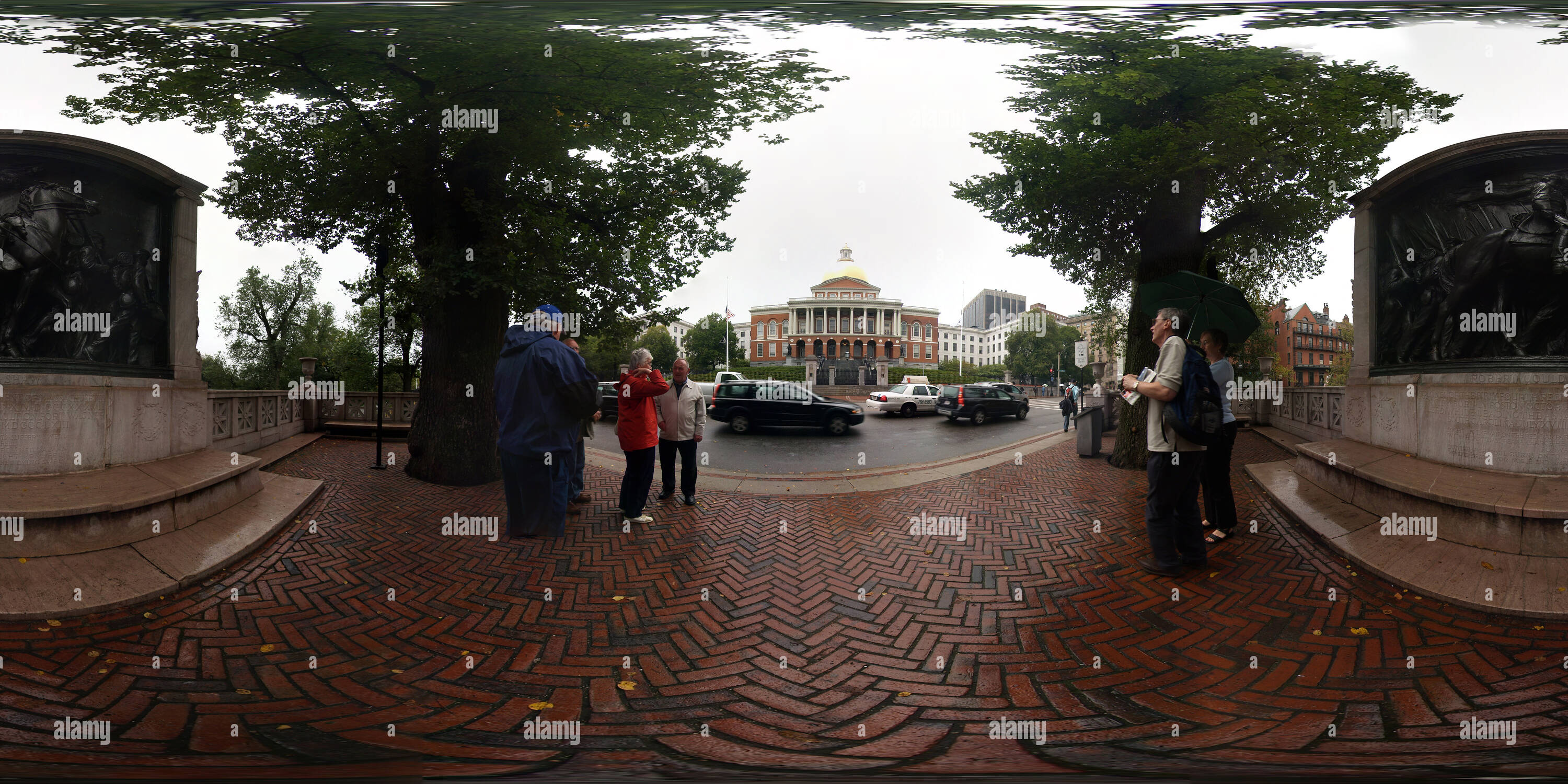 360° view of Massachusetts State House and the Robert Gould Shaw ...