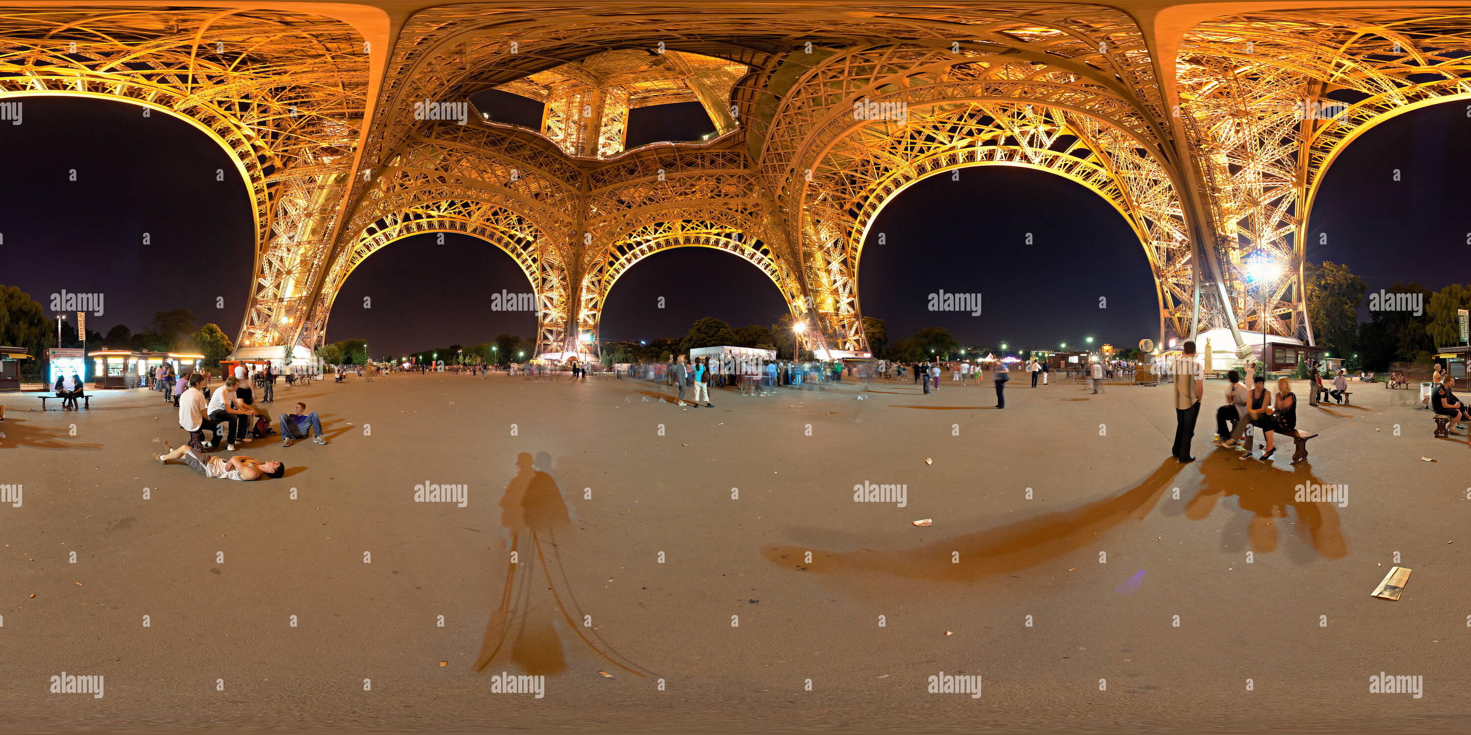 360° view of Eiffel Tower at Night - Alamy