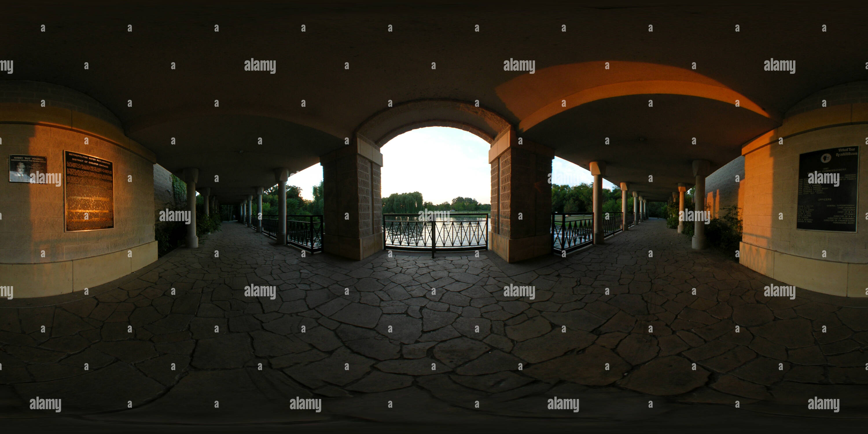 360° view of Lake Front Colonnade and Balcony - Alamy