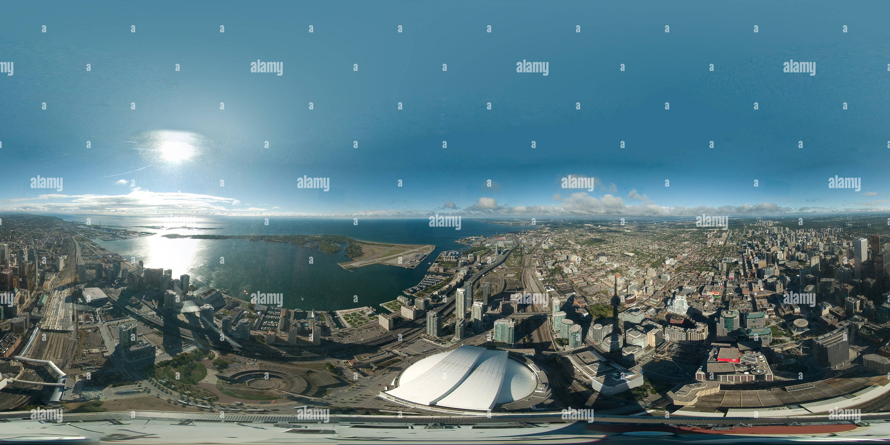 360° view of CN Tower, Toronto, unobstructed view from the Sky Pod - Alamy