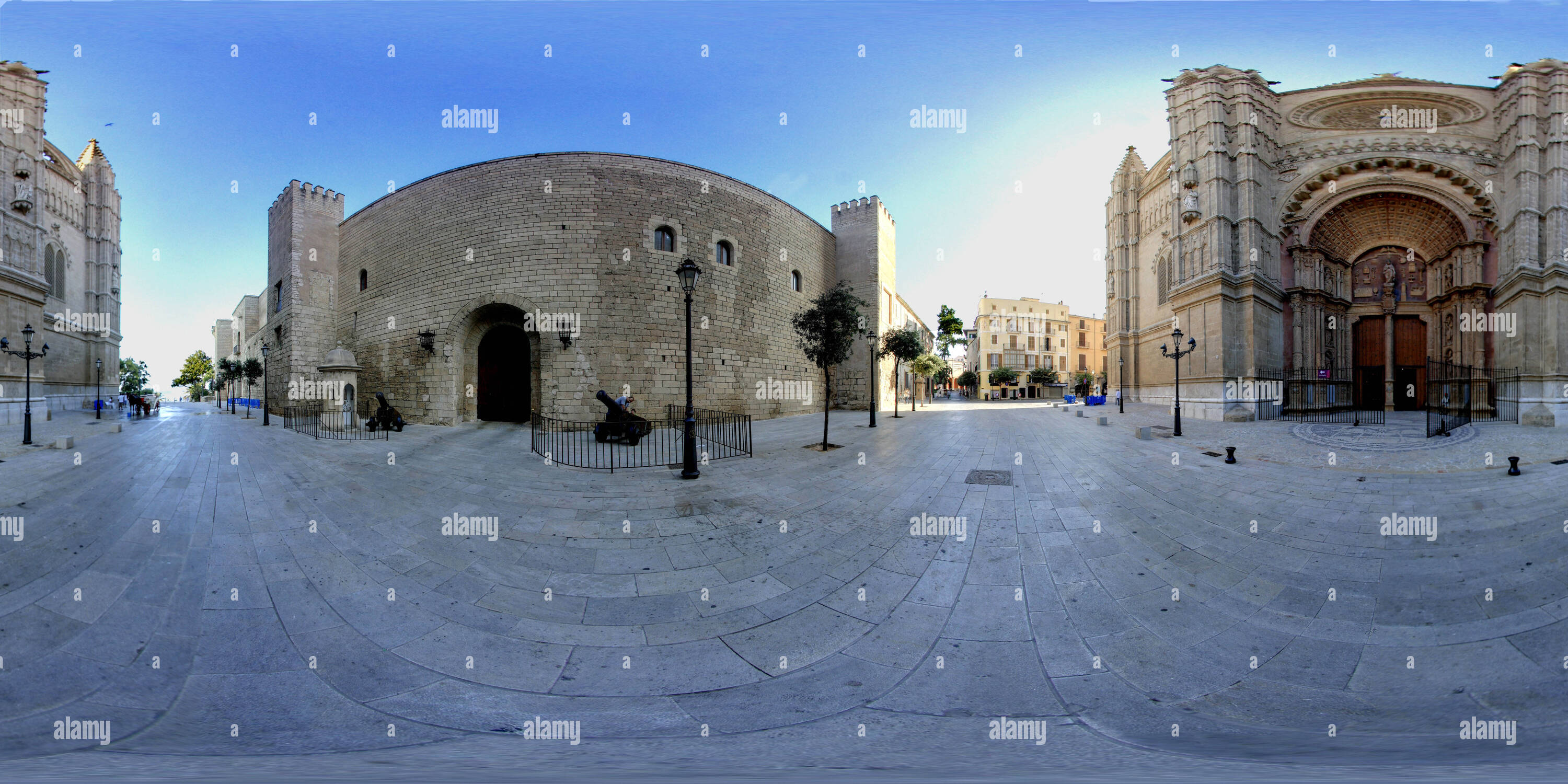 360° view of Cathedral Of Palma De Mallorca And Palacio De La Almudaina ...