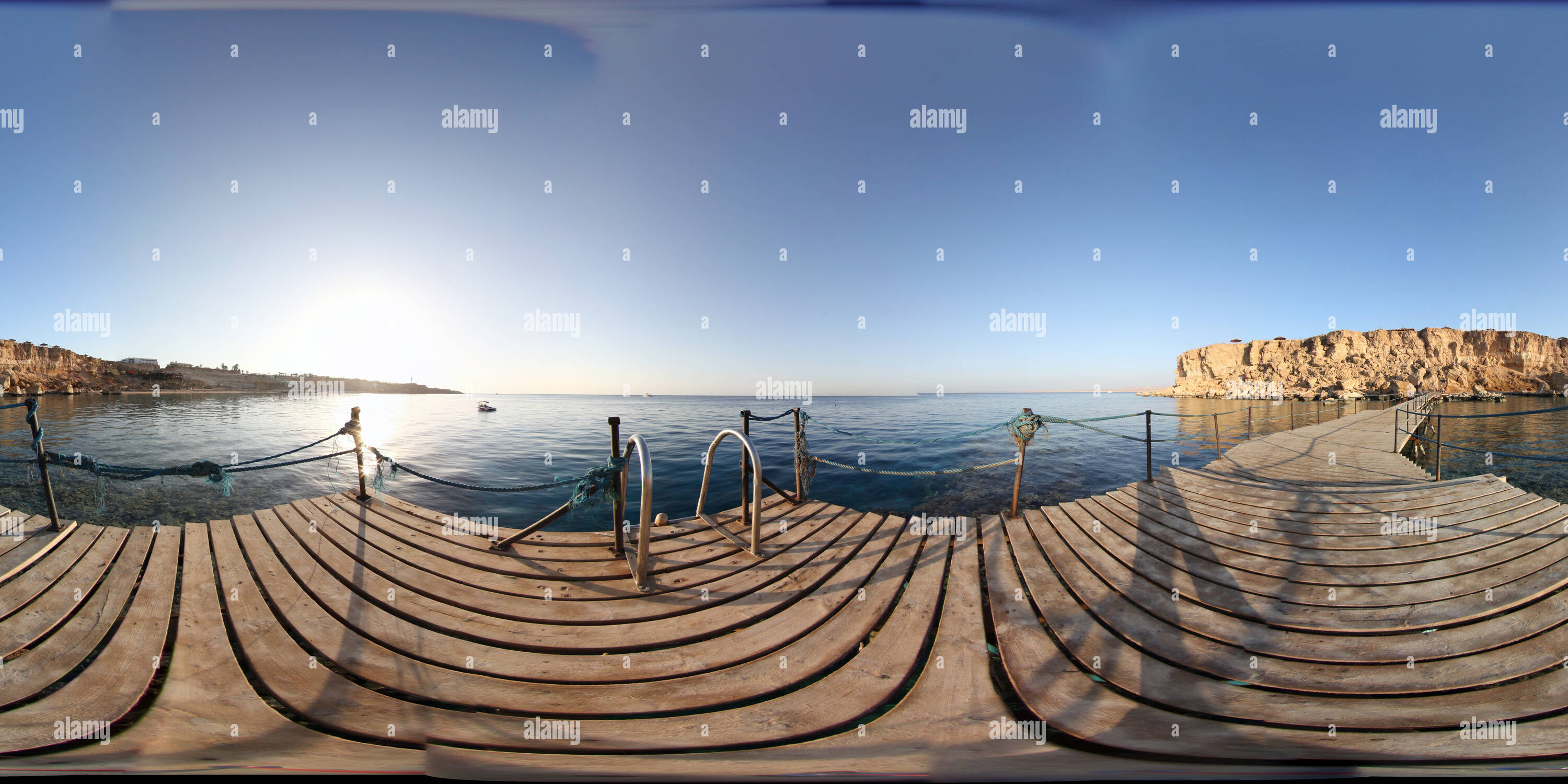 360° view of Pier Coral Reef - Alamy