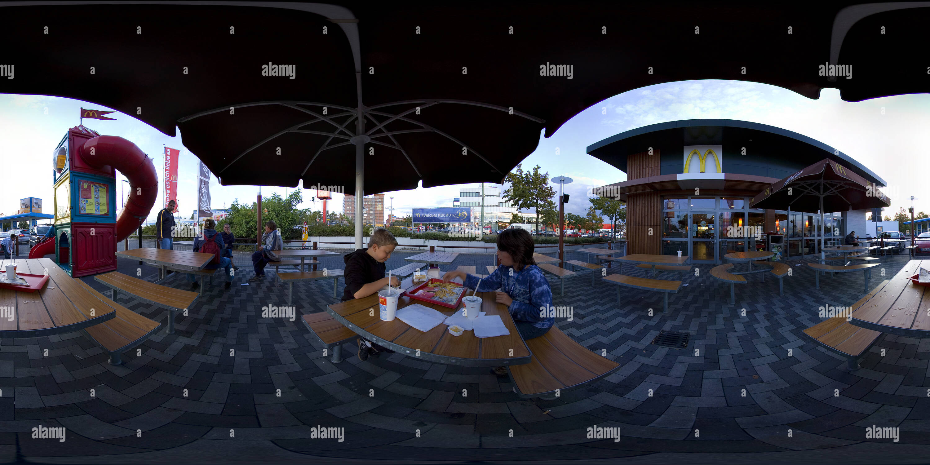 360° view of Zoe & Tim at McDonalds Tempelhof - Alamy