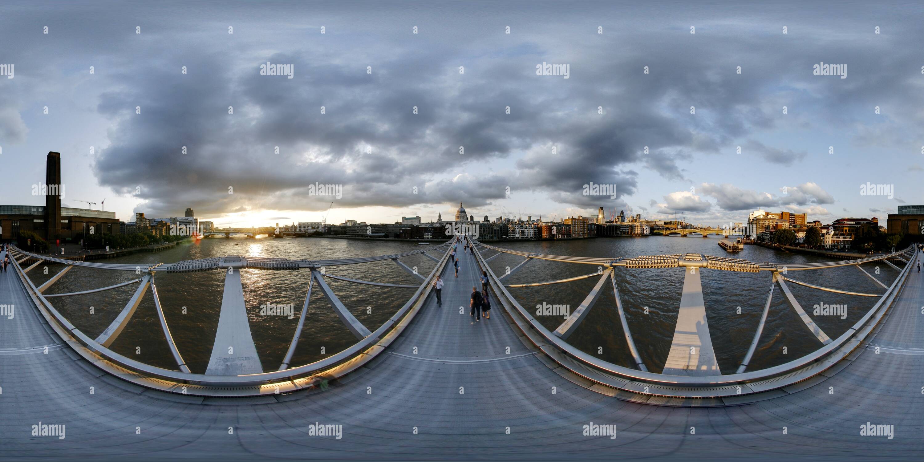 360° view of Millenium Bridge Sunset - Alamy