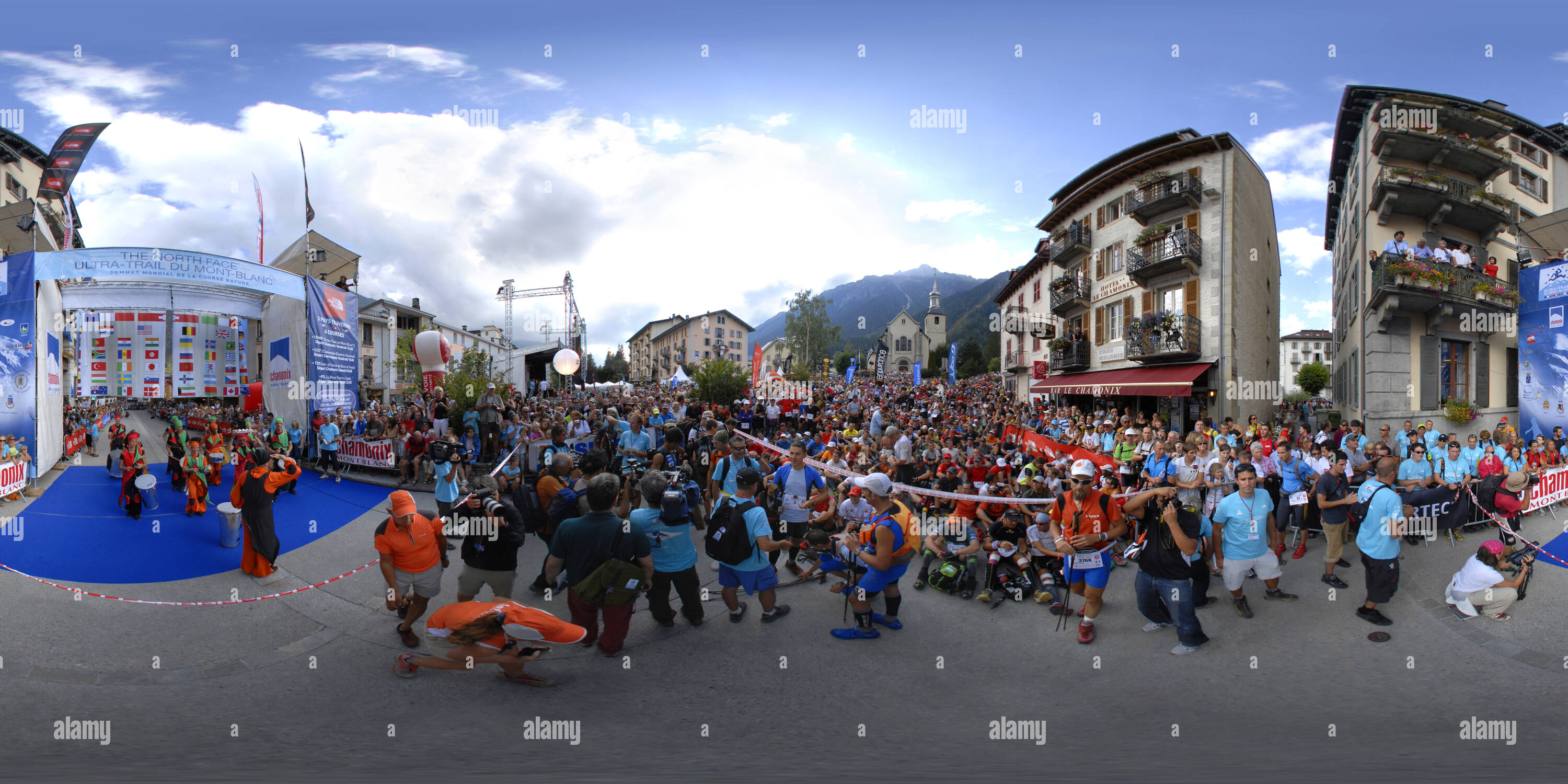 Start ultra trail du mont blanc 2009 hi-res stock photography and ...