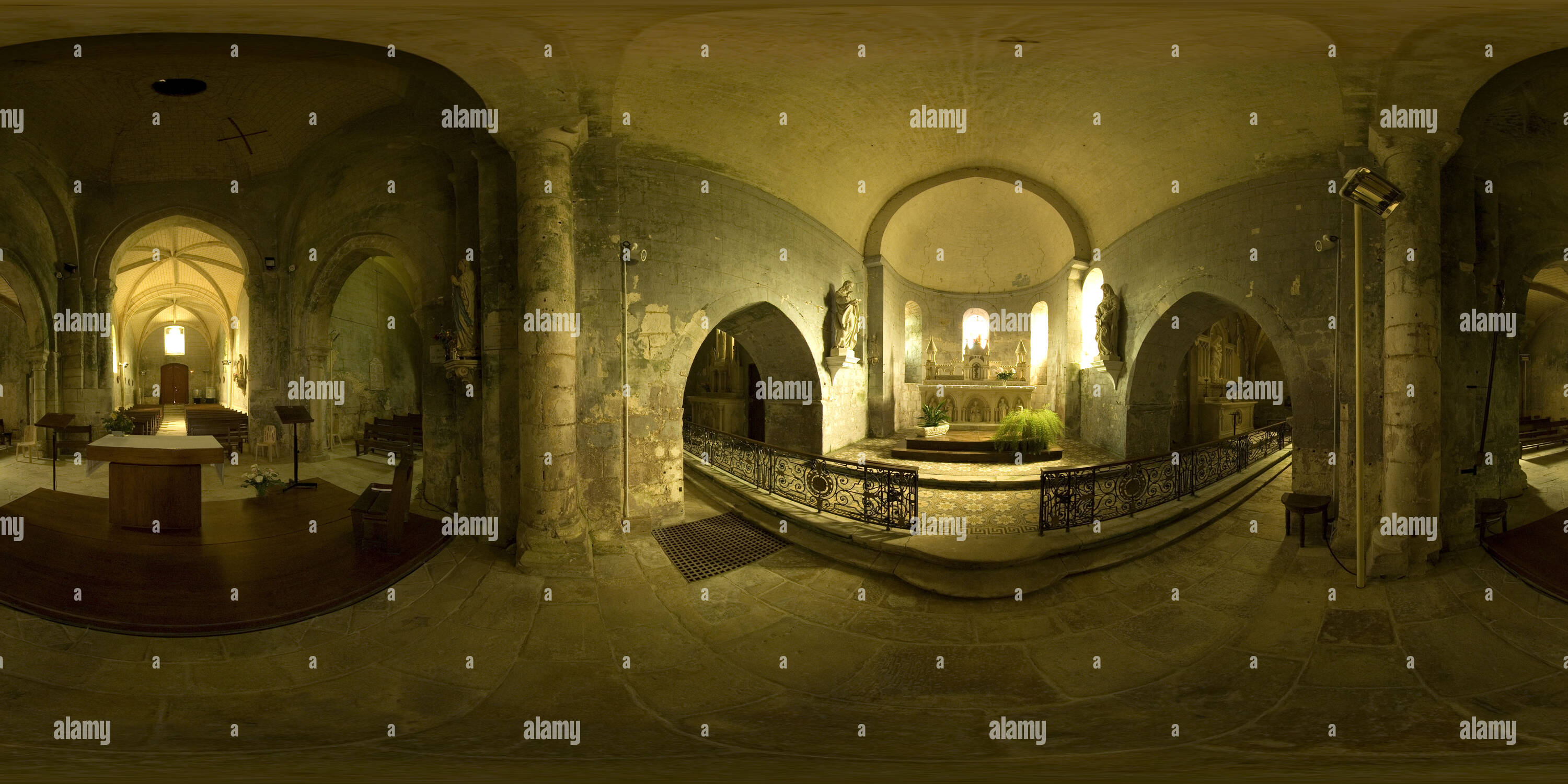 360° view of Oulmes Eglise Romane - Alamy