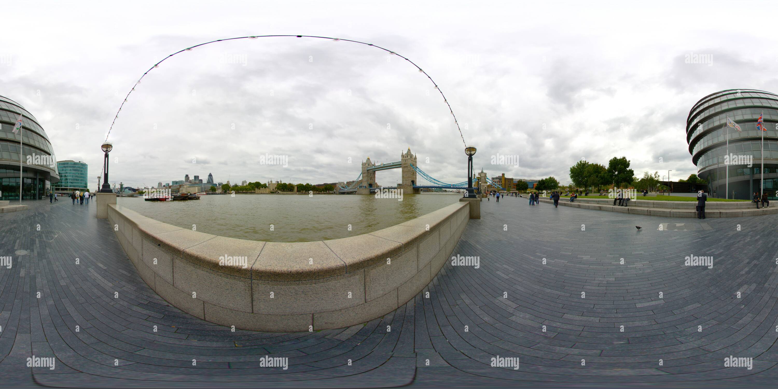 360° view of Tower bridge river view - Alamy
