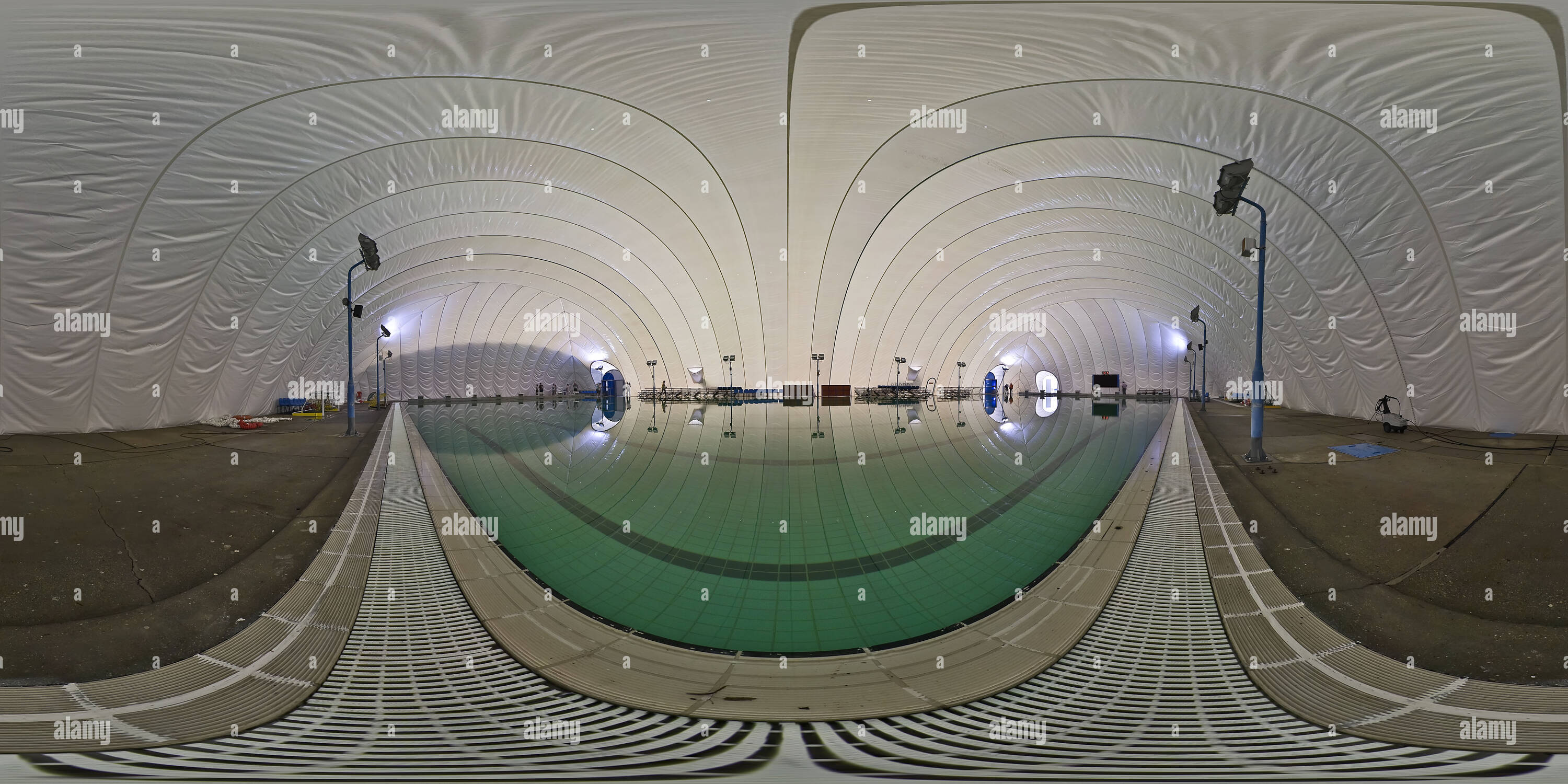 360° view of Swimming pool wintry - pool - Alamy